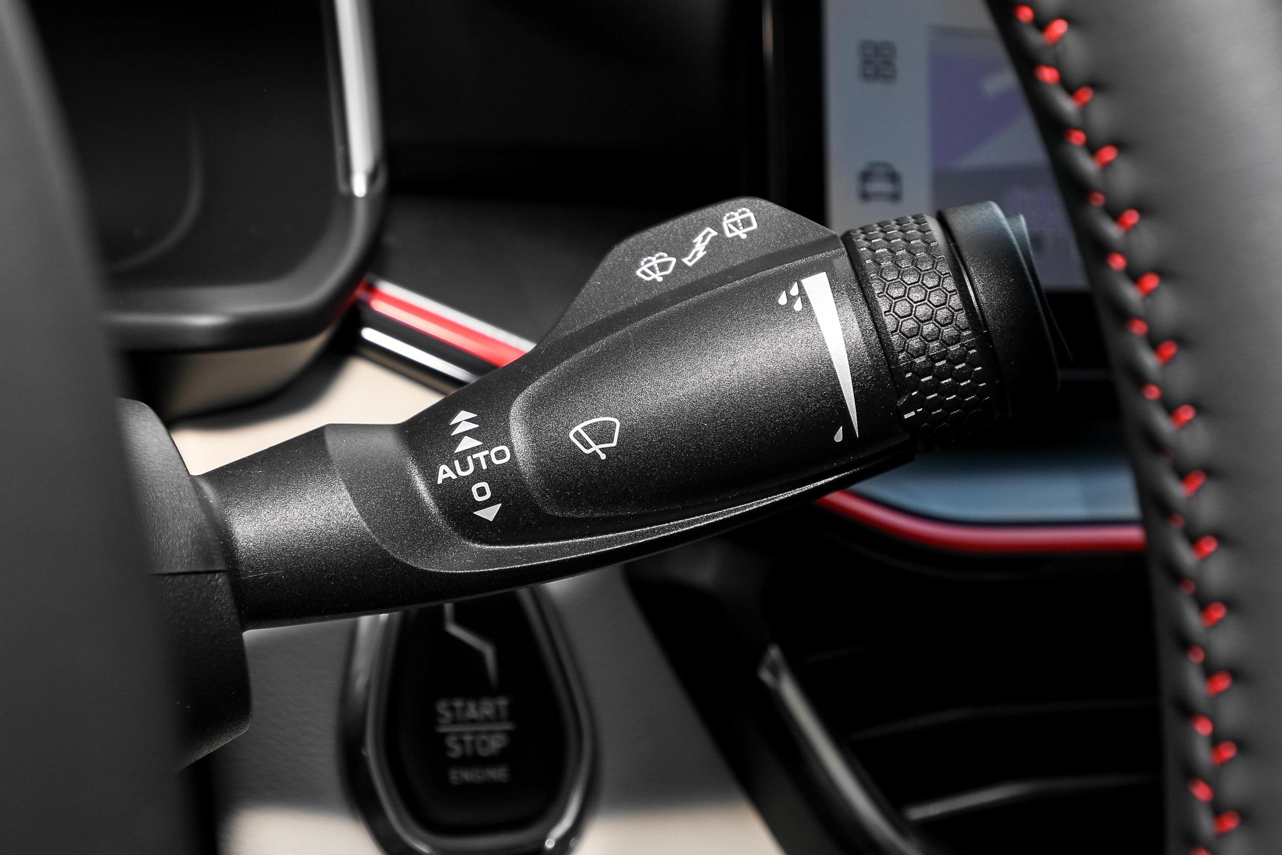 领克06 2023款 Remix 1.5T 耀Halo图片_领克_1/17张图片_汽车内饰图库_懂车帝