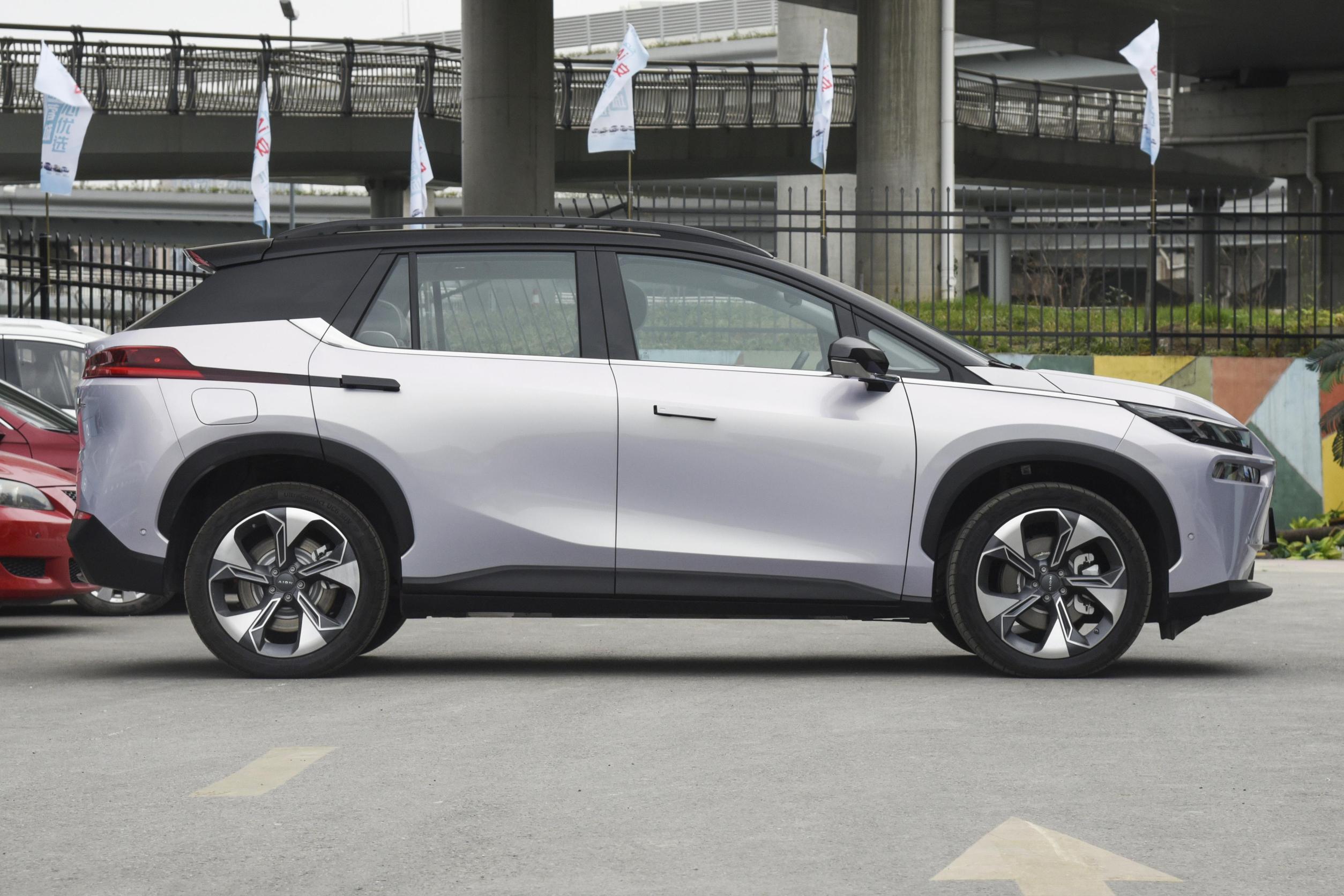 AION V 2023款 AION V Plus 80 智享七座版 三元锂图片_埃安_1/131张图片_汽车外观图库_懂车帝