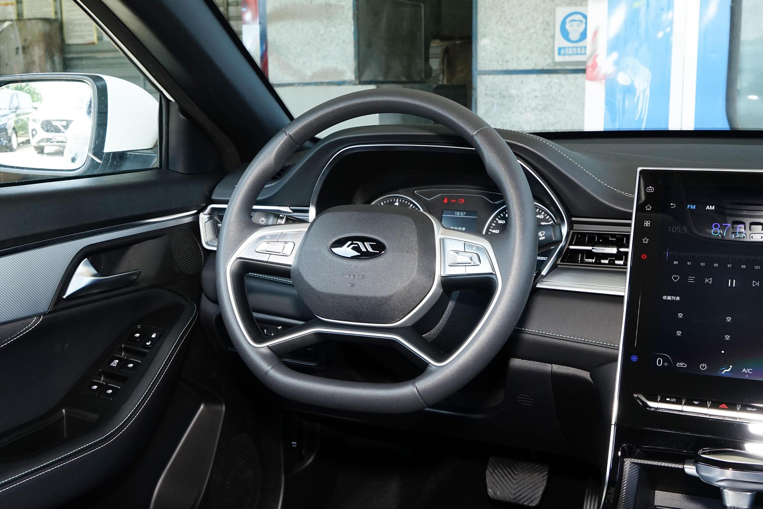 江淮A5 PLUS 2023款 1.5T CVT舒适版图片_江淮汽车_4/37张图片_汽车内饰图库_懂车帝