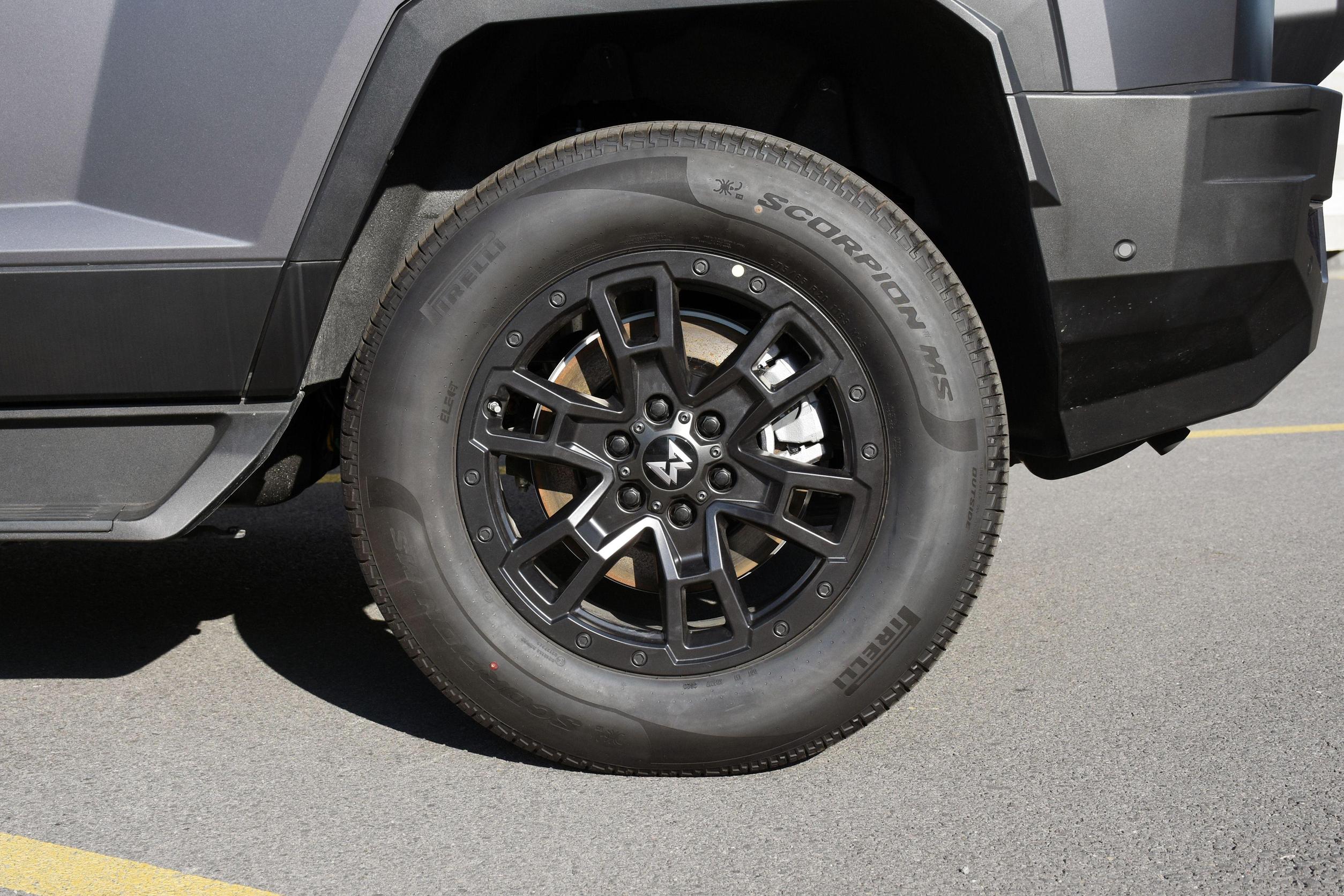 猛士917 2023款 增程版图片_猛士_1/158张图片_汽车外观图库_懂车帝