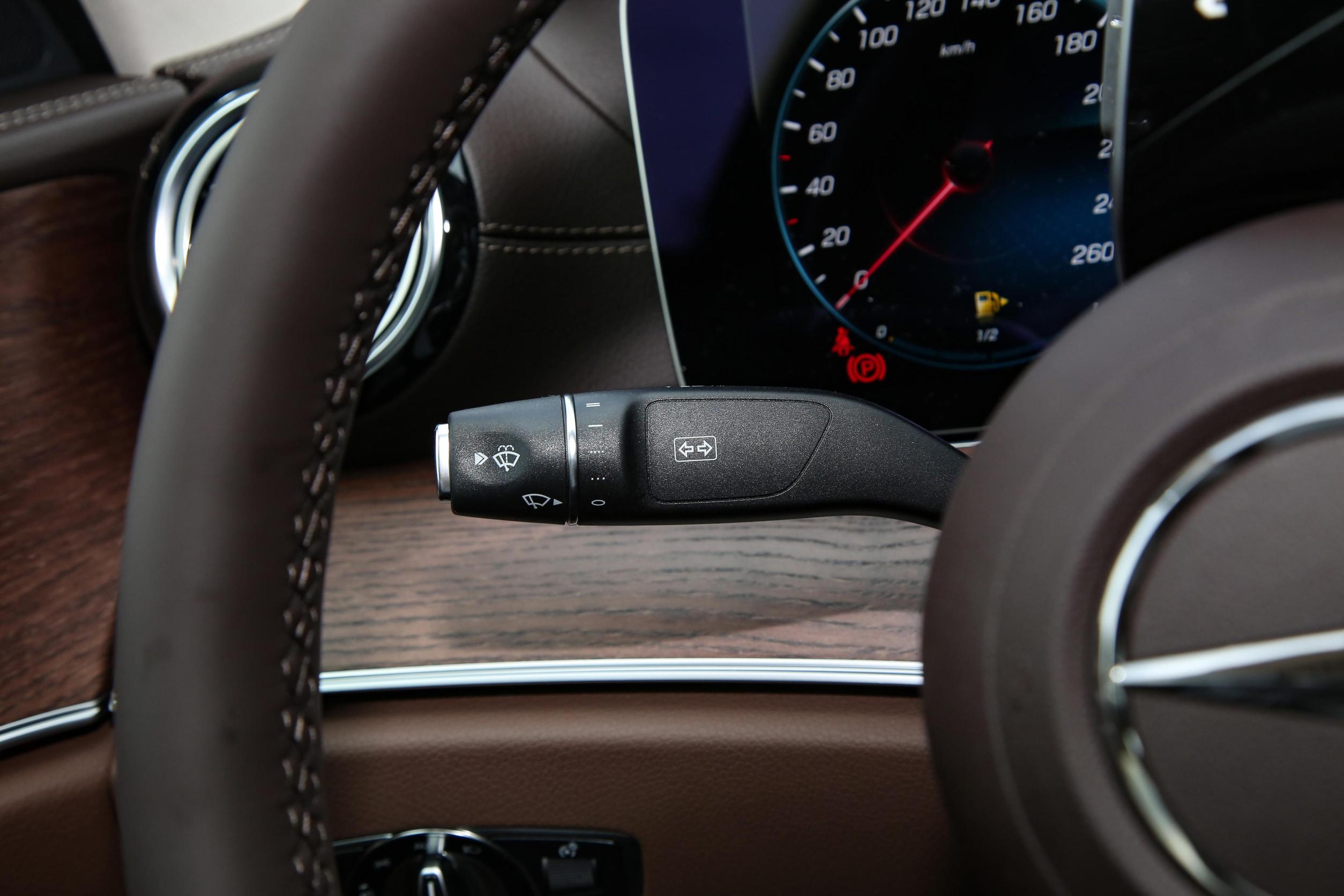 奔驰E级 2023款 改款 E 260 L 轿车图片_奔驰_5/40张图片_汽车内饰图库_懂车帝