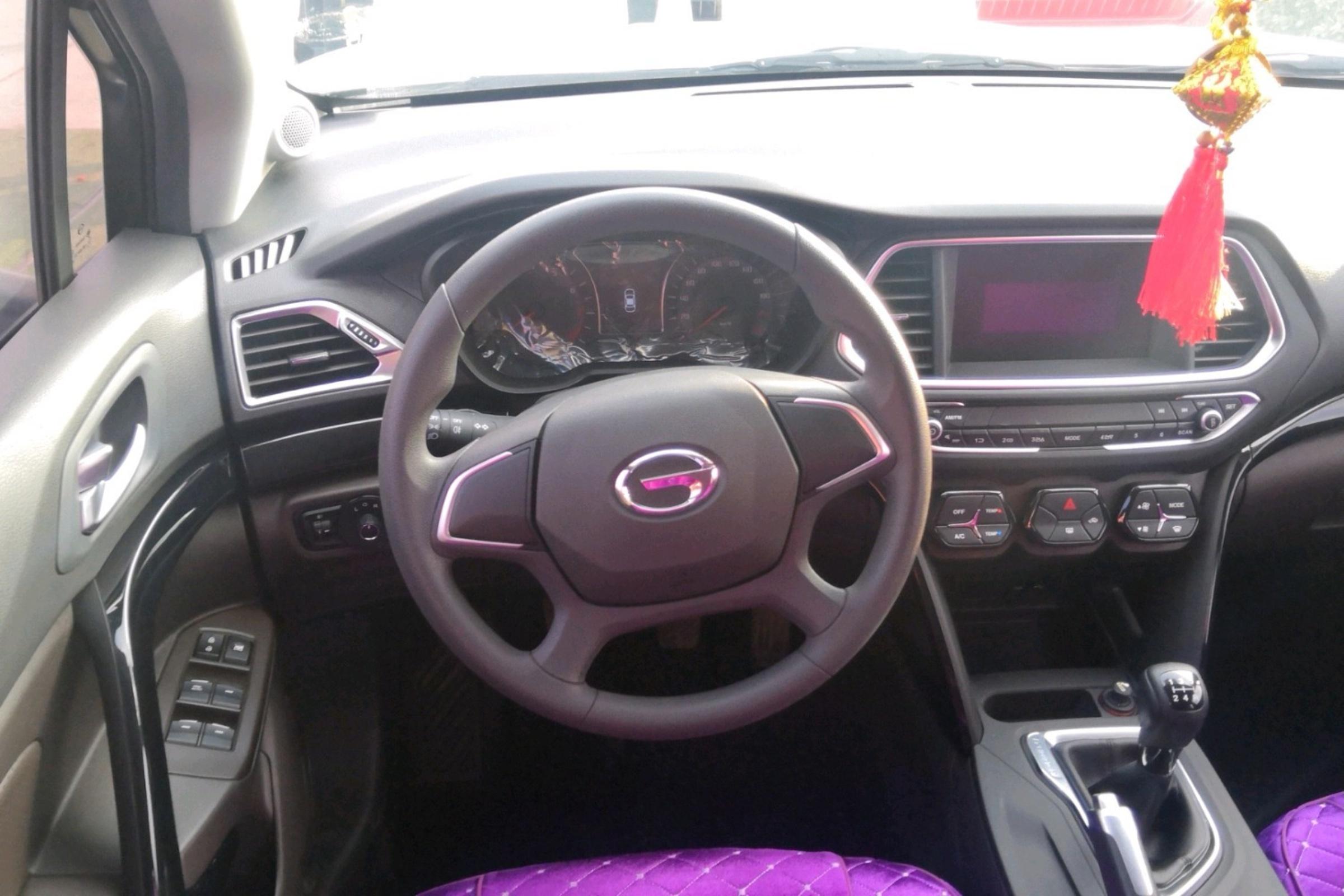 传祺GS4 2017款 235T 手动两驱舒适版图片_广汽传祺_7/8张图片_汽车内饰图库_懂车帝