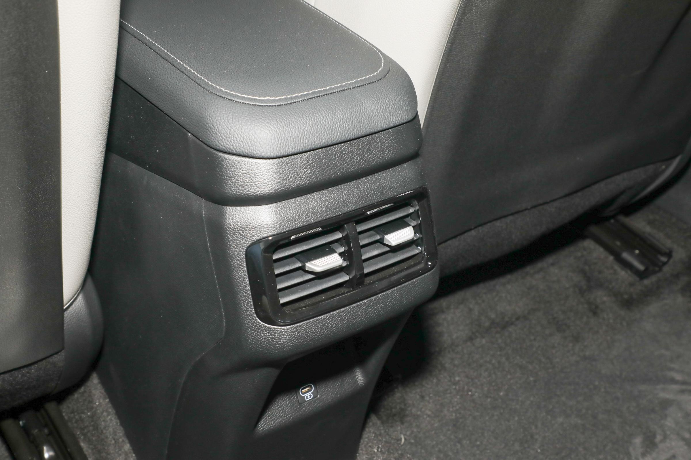 起亚K3 2023款 1.4T DCT 尊贵奢享版图片_起亚_3/106张图片_汽车车展图库_懂车帝