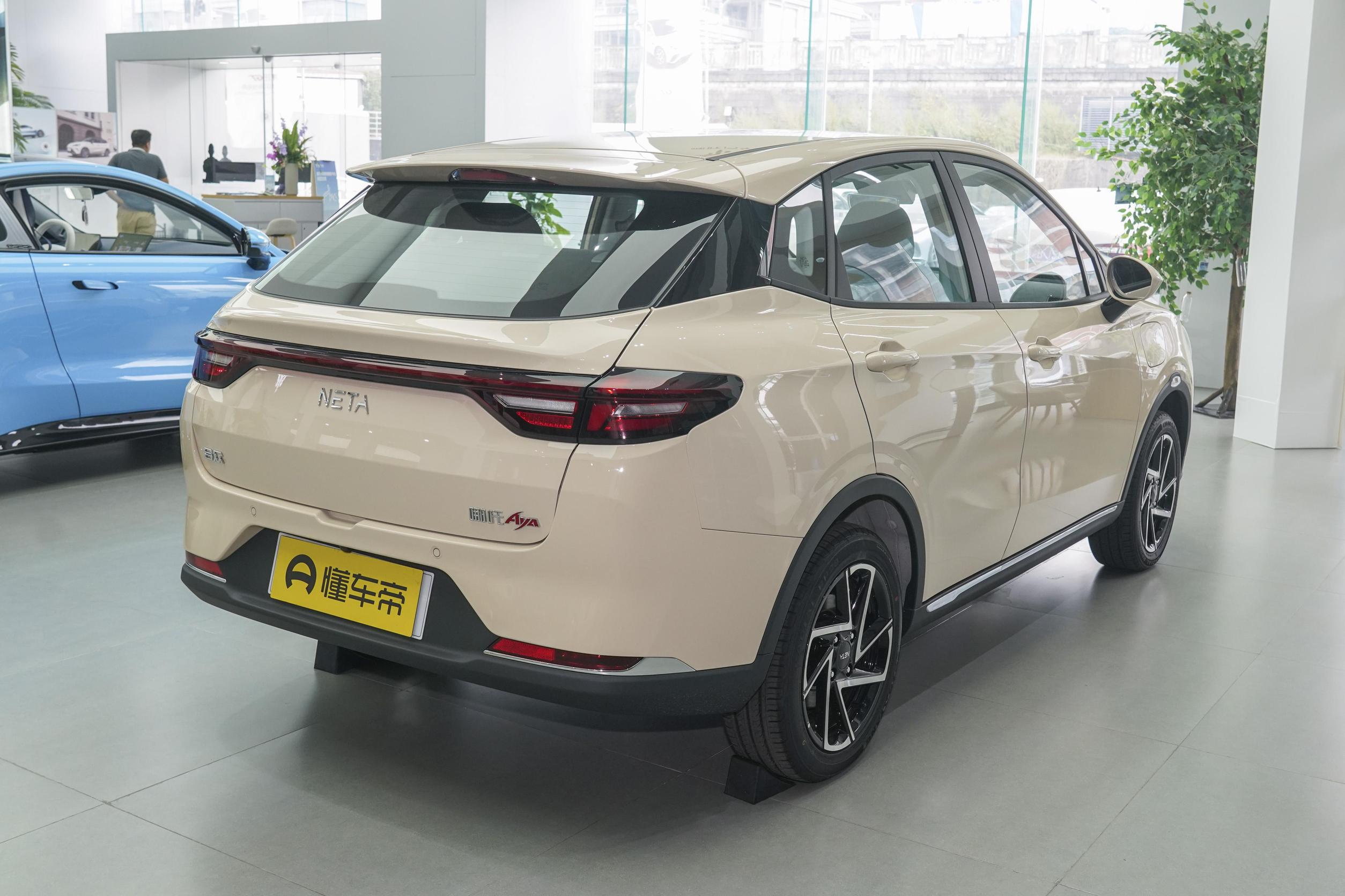 哪吒AYA 2023款 401 Lite图片_哪吒汽车_1/85张图片_汽车外观图库_懂车帝