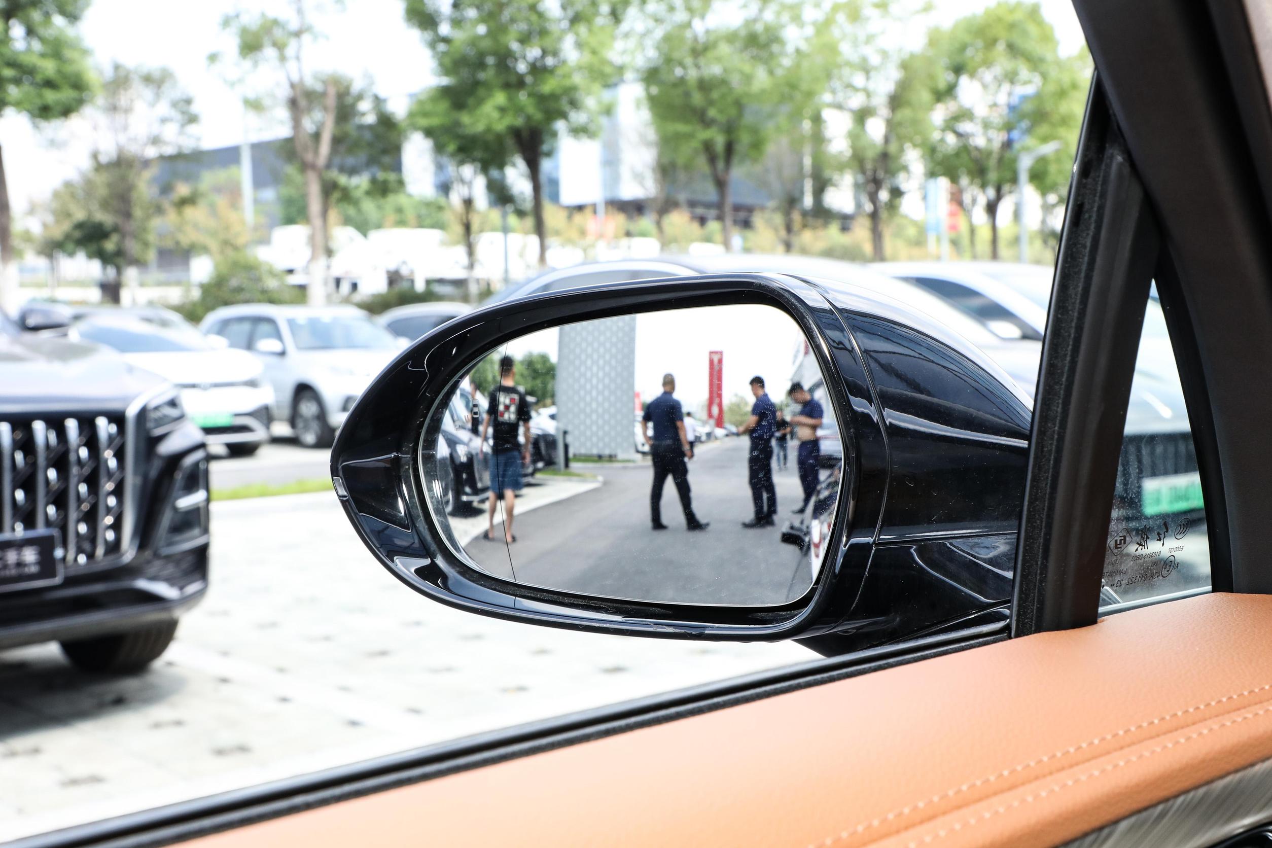 红旗H9 2023款 3.0T 智联旗领四座版图片_红旗_9/62张图片_汽车外观图库_懂车帝