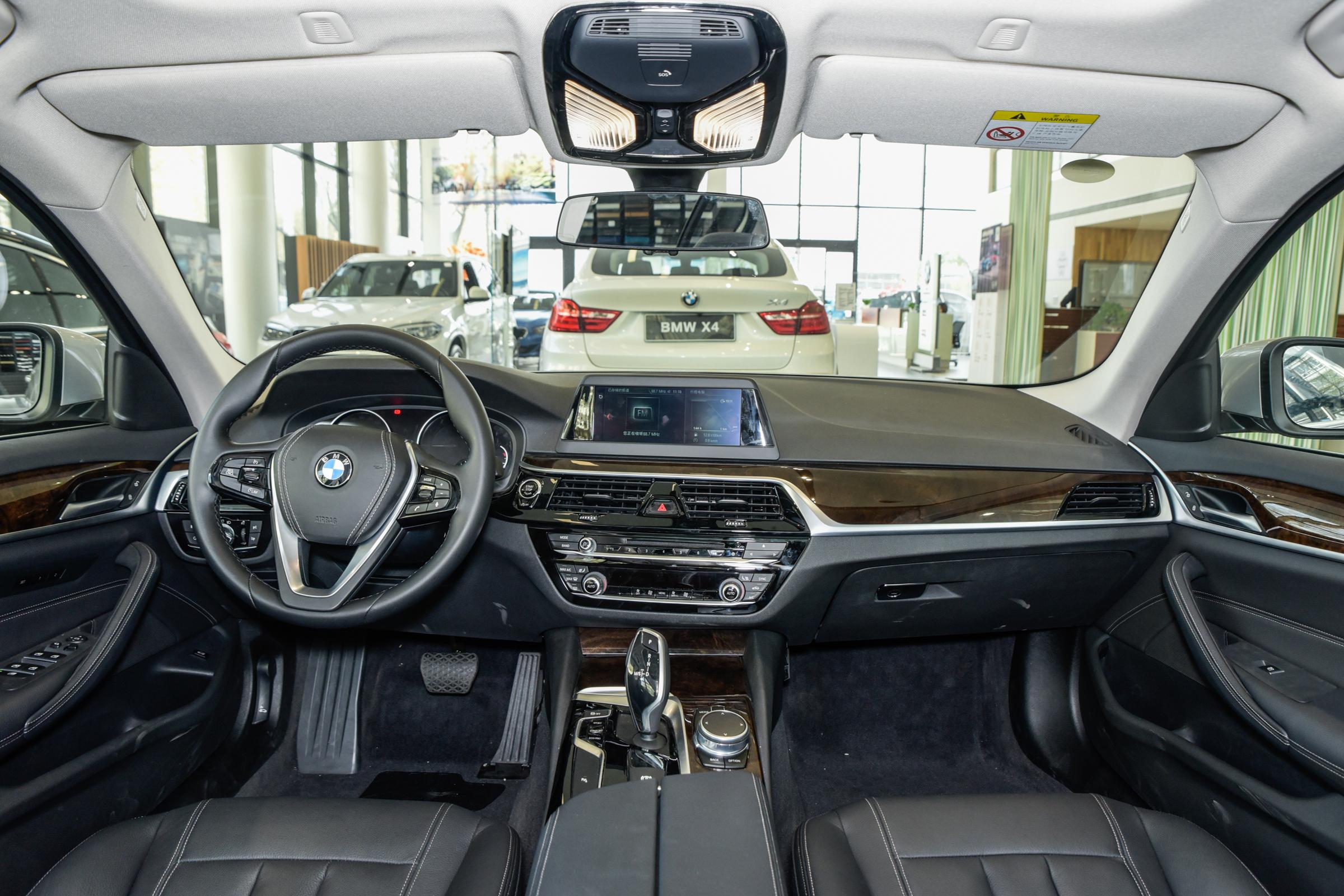 宝马5系 2018款 528Li 上市特别版图片_宝马_3/24张图片_汽车内饰图库_懂车帝