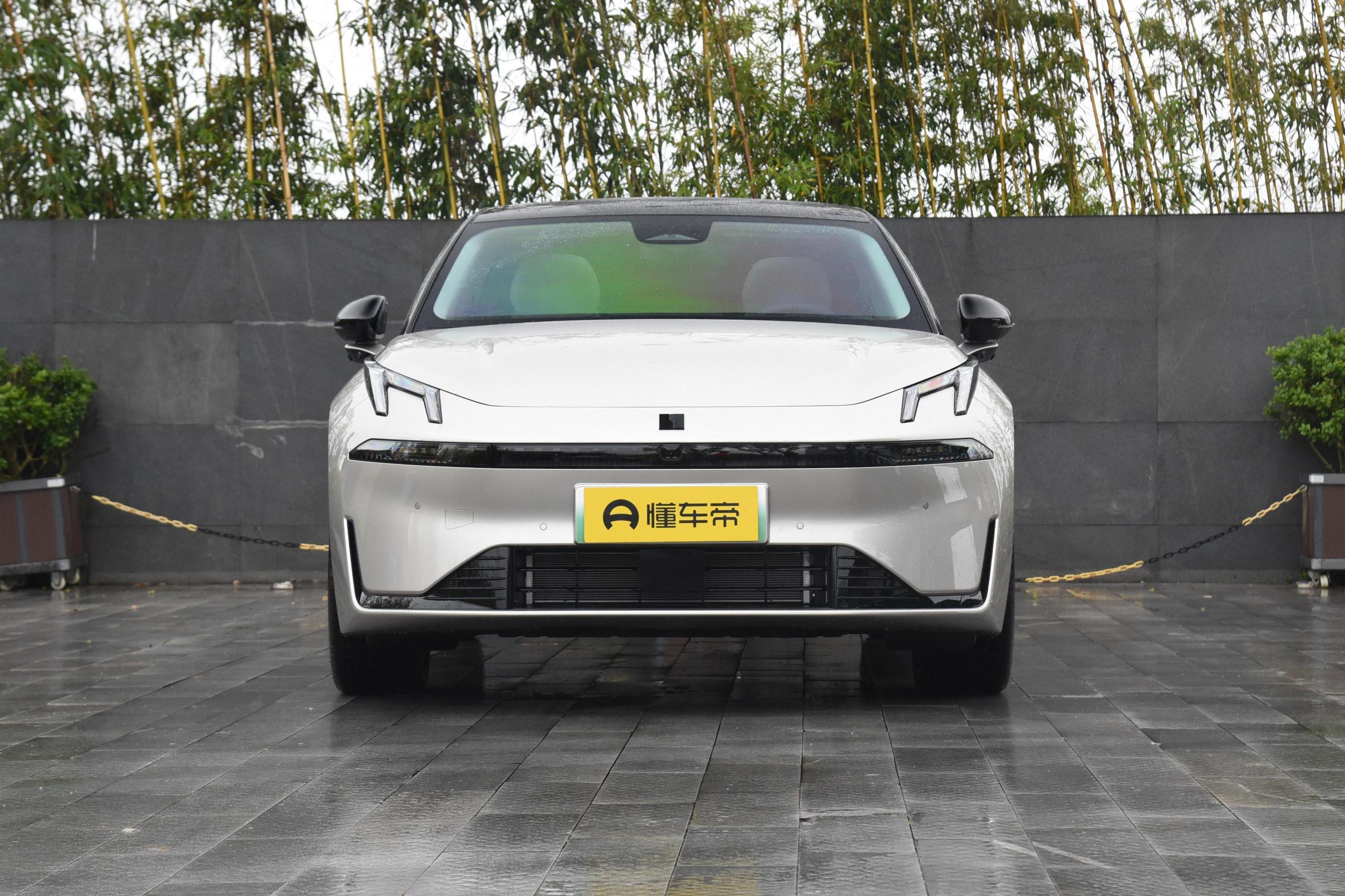 领克07 EM-P壁纸_领克07 EM-P_领克07 EM-P外观图片_5/558张图片_领克07 EM-P曜日银/整车外观图片_懂车帝