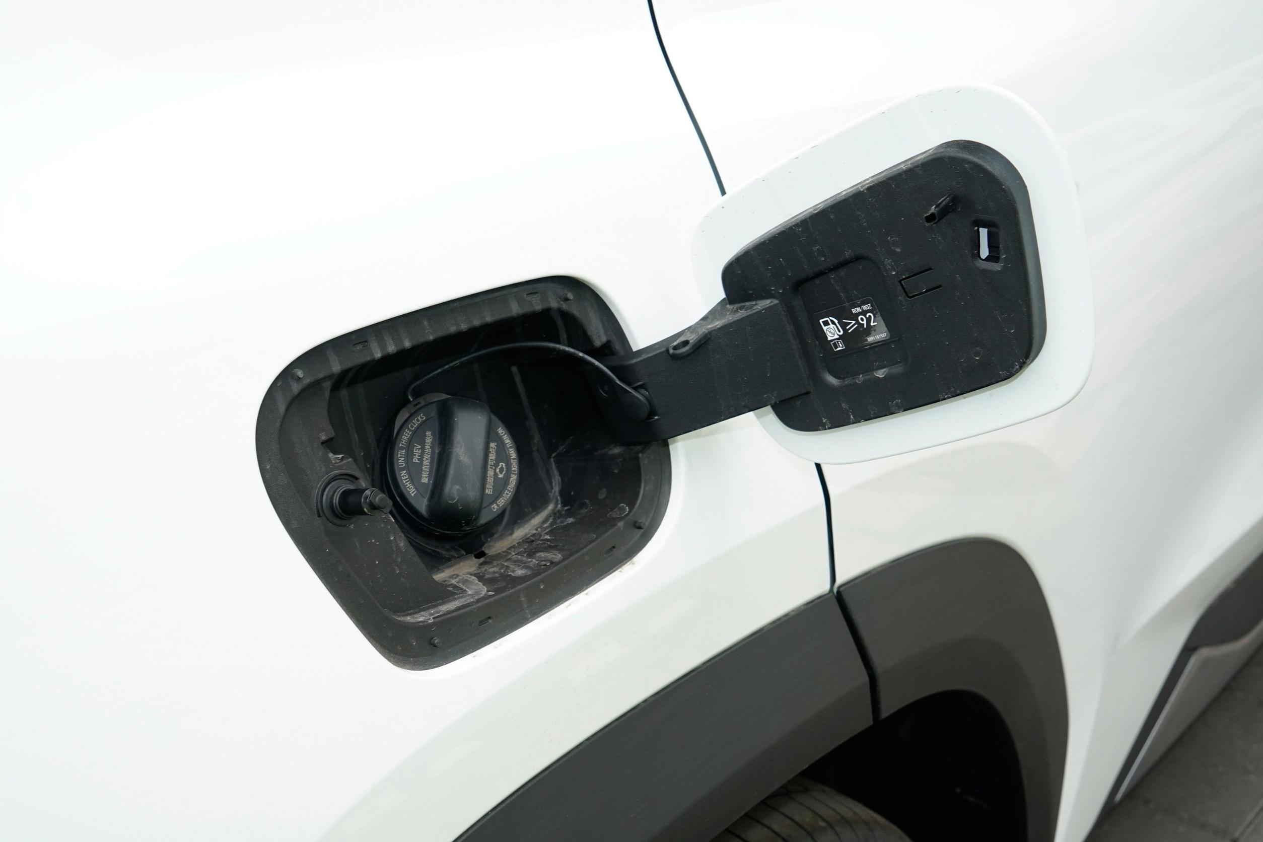 银河L7 2024款 1.5T DHT 115km 亚运幻影龙腾版 图片_吉利银河_1/59张图片_汽车外观图库_懂车帝