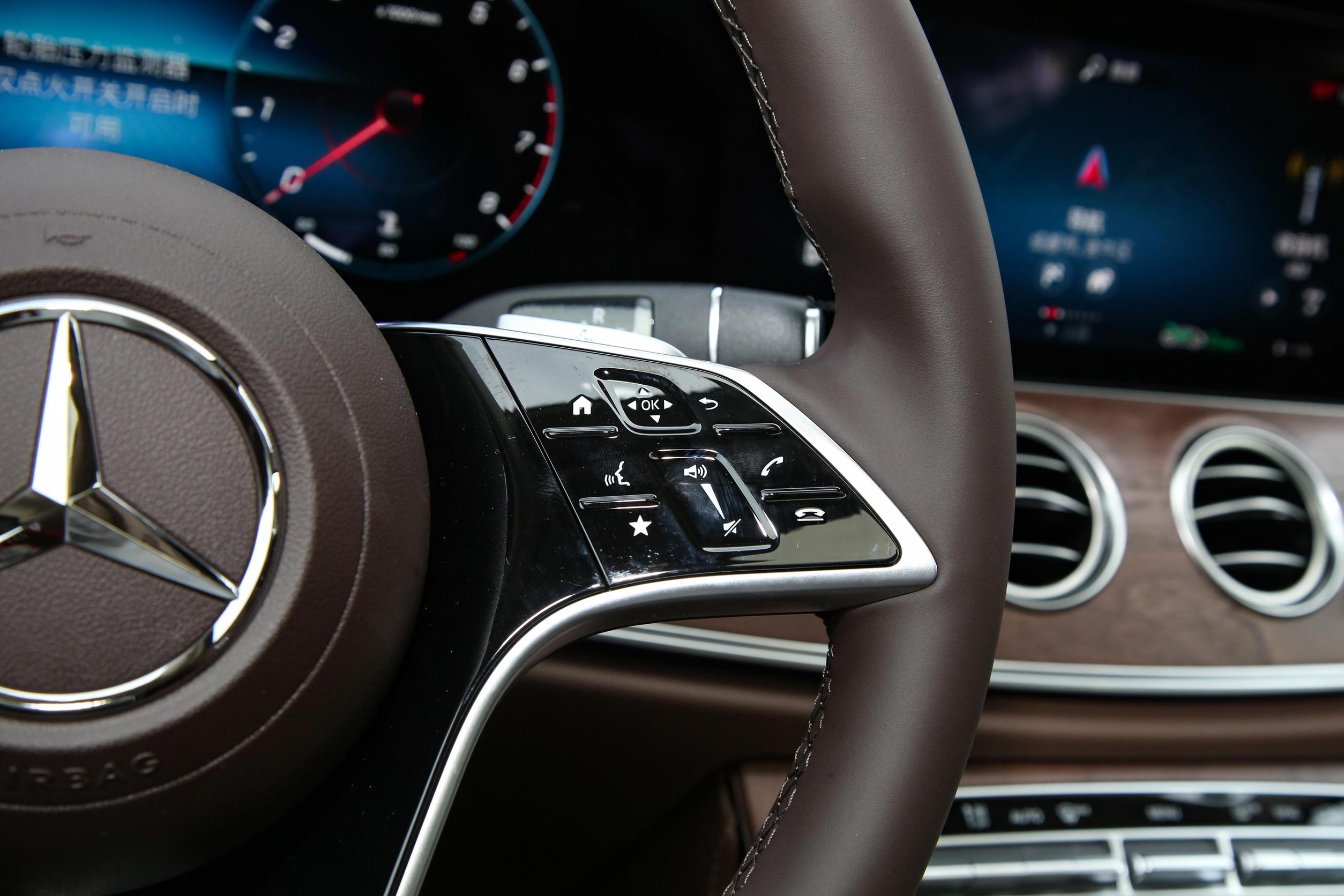 奔驰E级 2023款 改款 E 260 L 轿车图片_奔驰_2/40张图片_汽车内饰图库_懂车帝