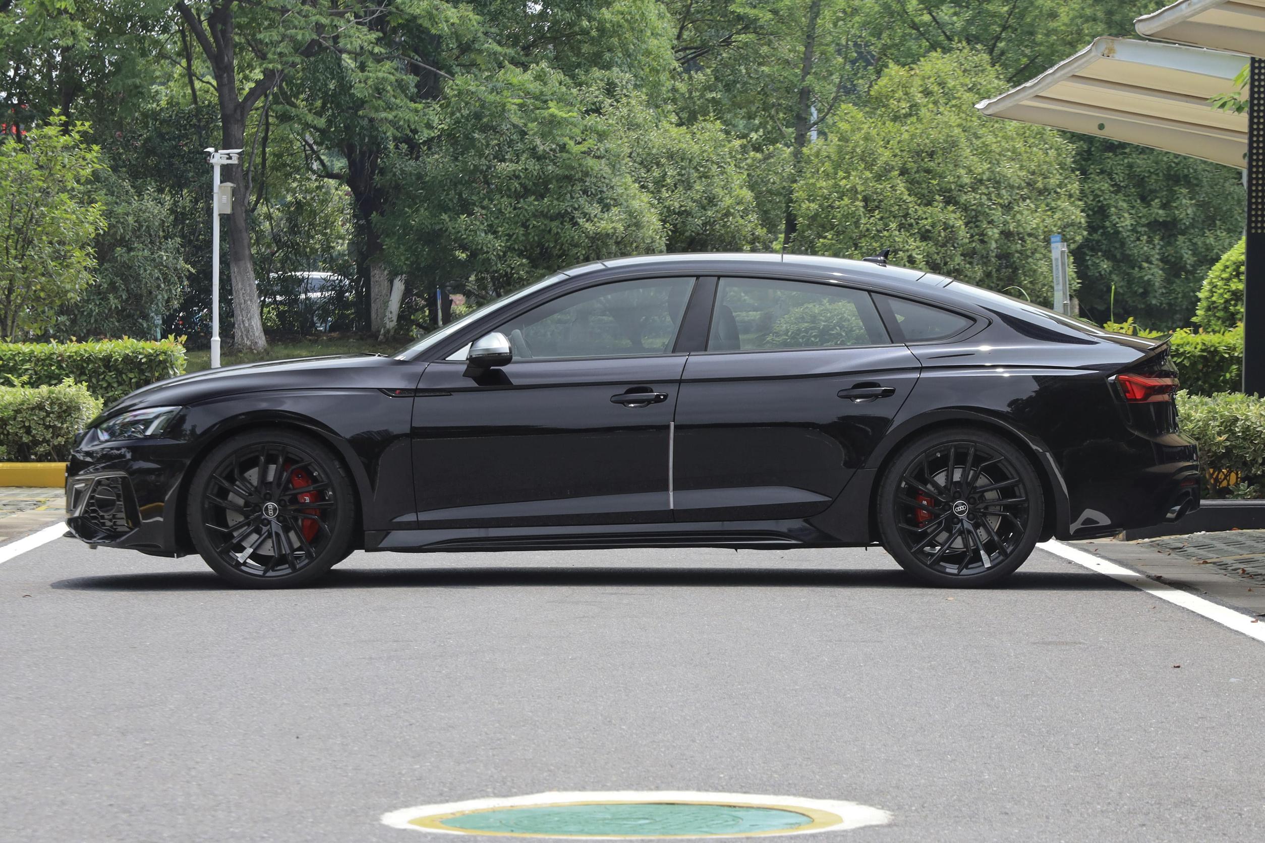 奥迪RS 5 2023款 2.9T Sportback 黑曜版图片_奥迪_5/152张图片_汽车外观图库_懂车帝