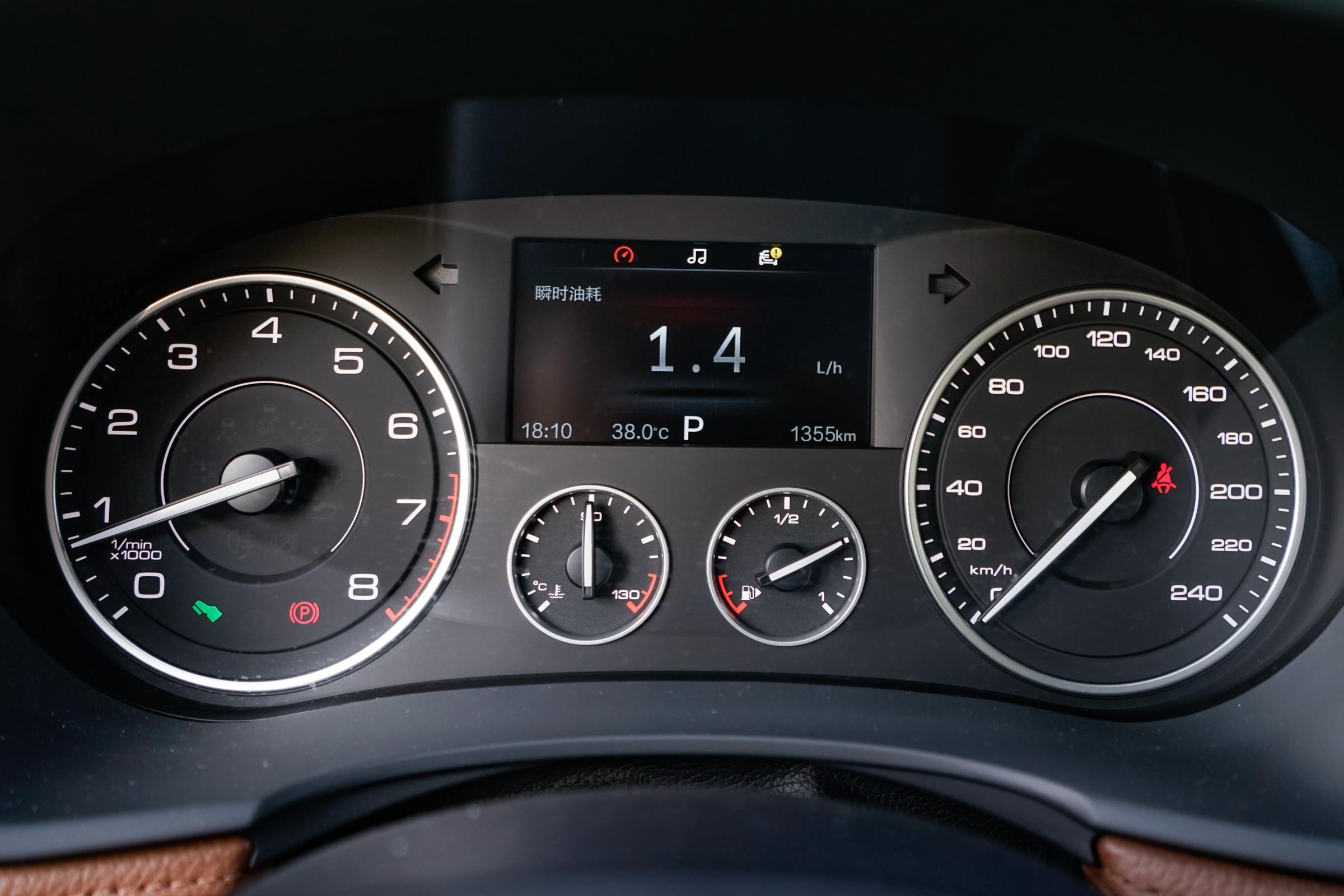 宝沃BX7 2018款 28T 两驱质享型 7座 国VI图片_宝沃_9/19张图片_汽车内饰图库_懂车帝