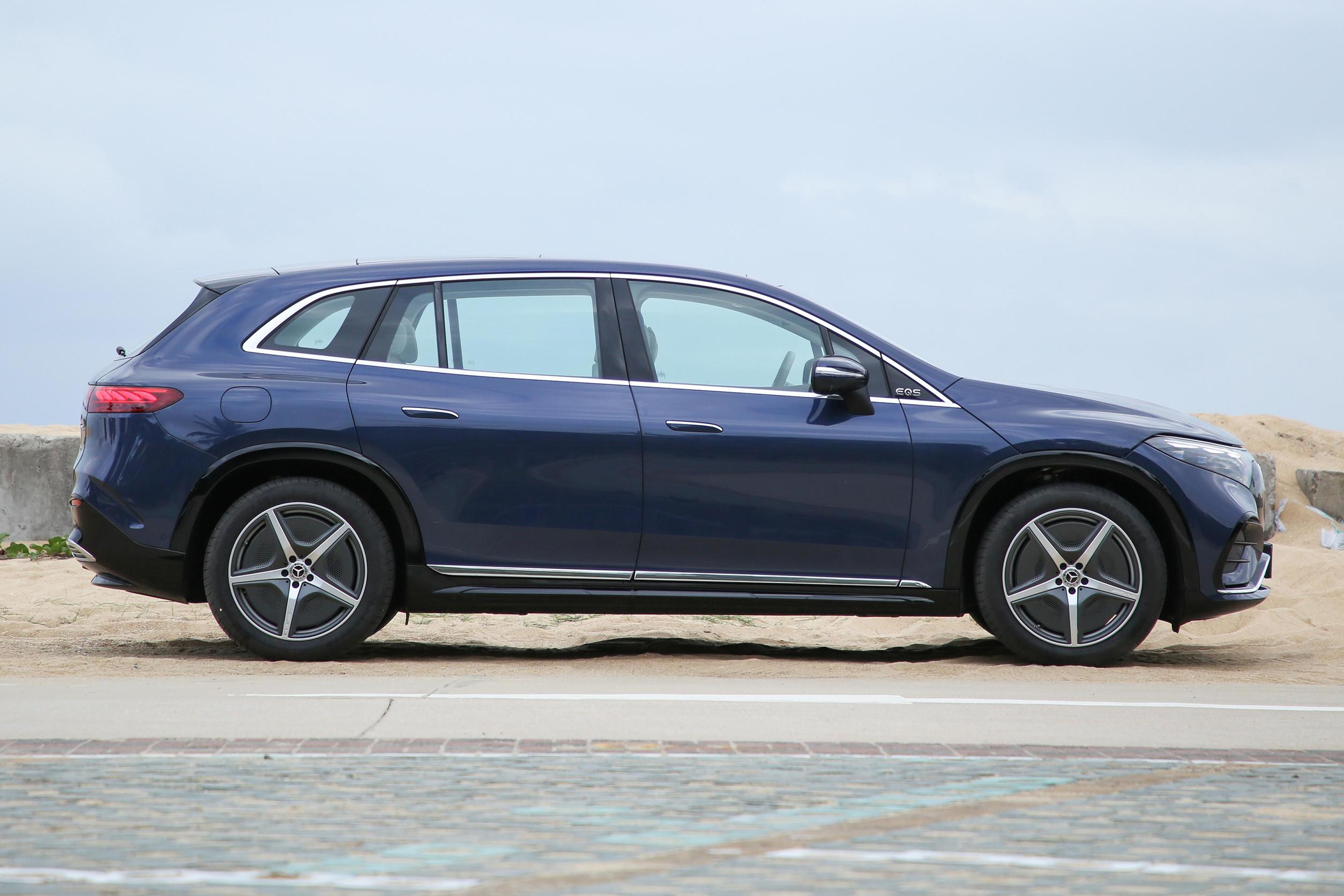 奔驰EQS SUV 2023款 EQS 450+图片_奔驰_2/26张图片_汽车外观图库_懂车帝