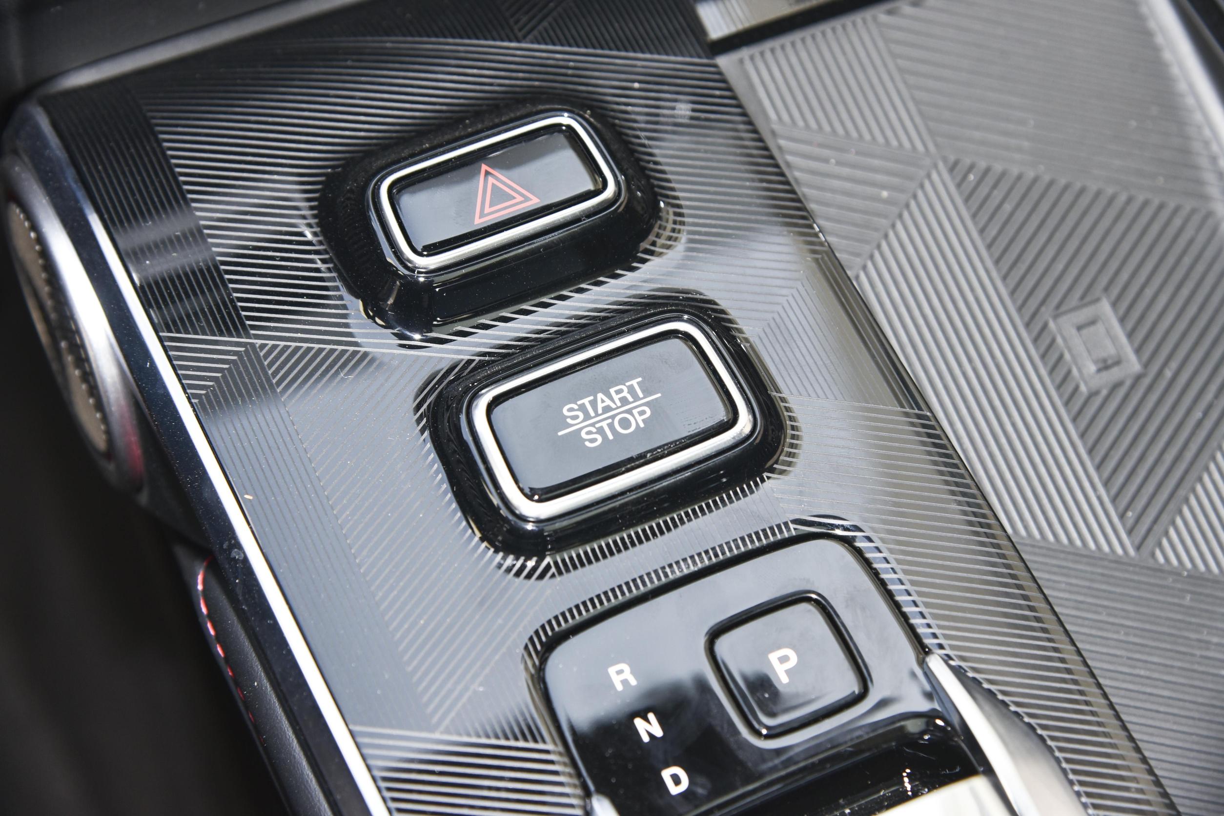 影酷 2022款 混动 2.0ATK 双子星版图片_广汽传祺_1/31张图片_汽车内饰图库_懂车帝