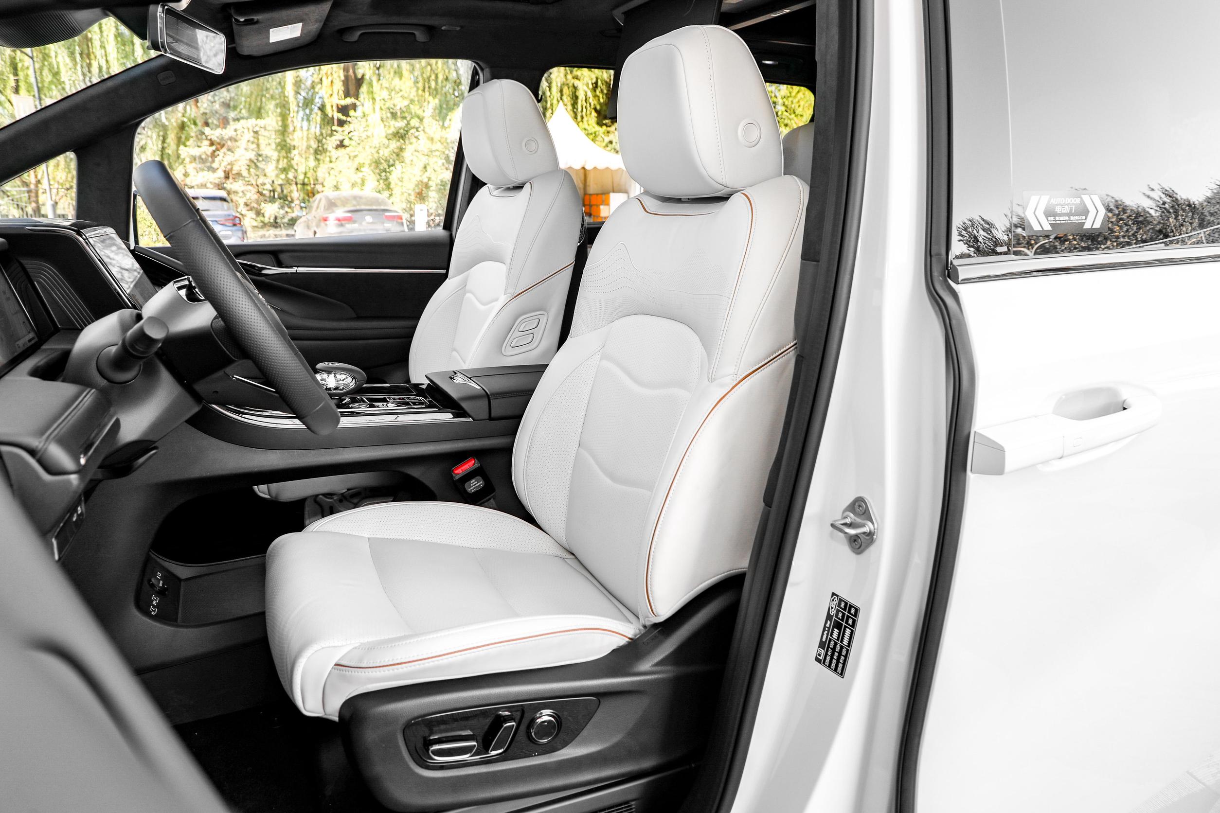 传祺M8 2023款 宗师系列 2.0TM 混动 旗舰版图片_广汽传祺_1/85张图片_汽车空间图库_懂车帝