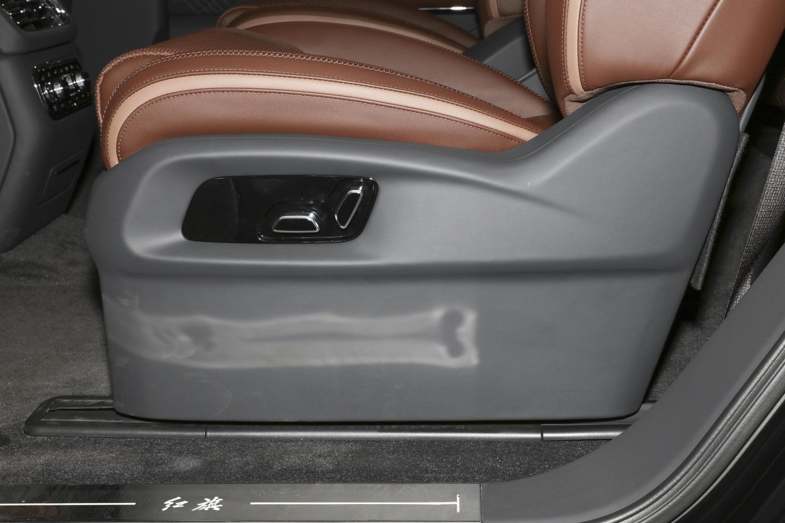 红旗LS7 2022款 4.0T 6座典雅旗航版图片_红旗_35/62张图片_汽车空间图库_懂车帝