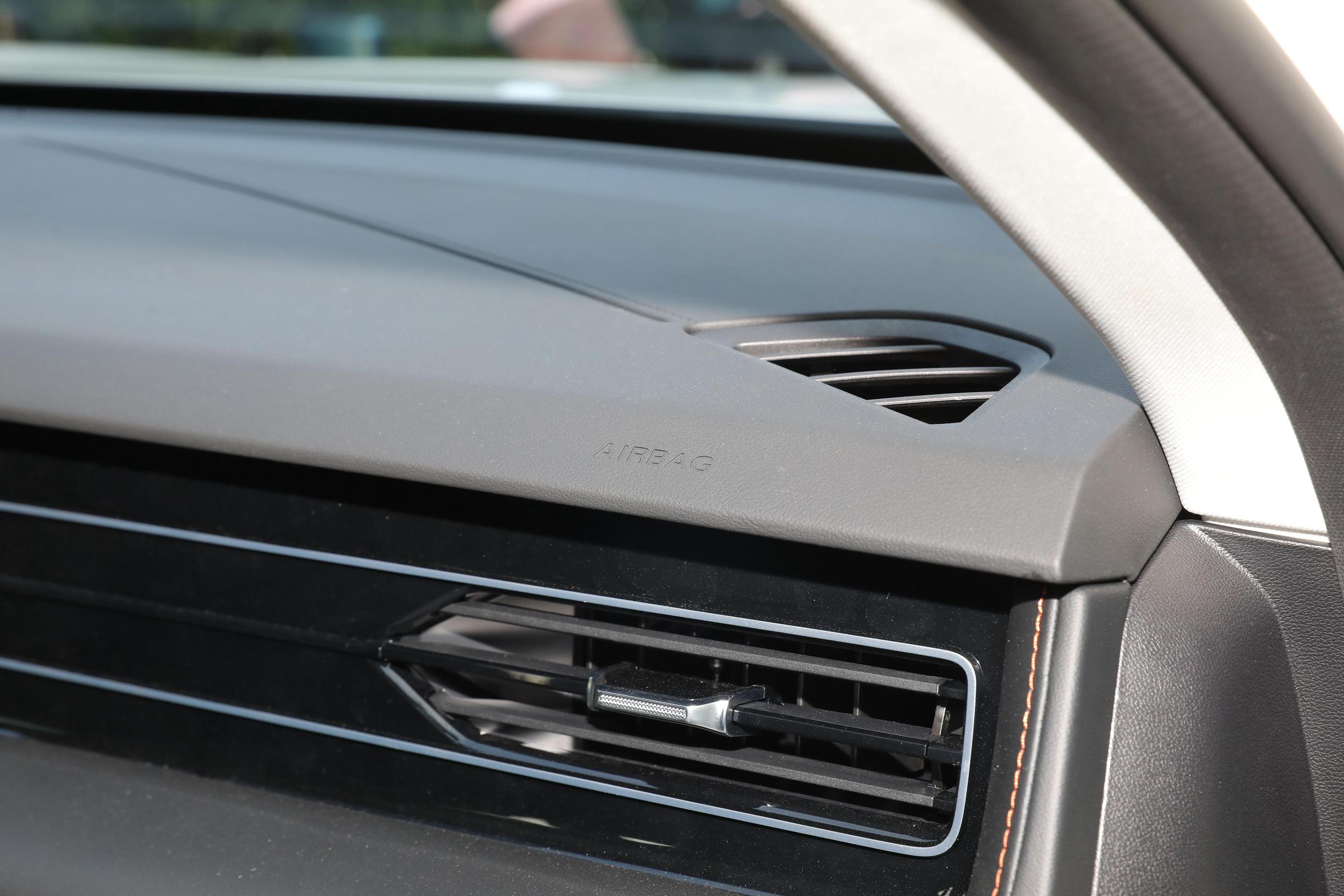 荣威eRX5 2023款 超混舒享版图片_荣威_2/54张图片_汽车内饰图库_懂车帝