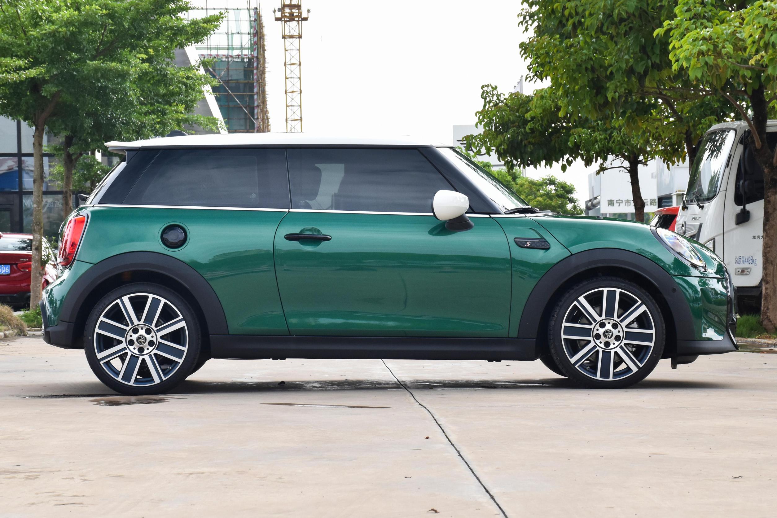 MINI 2023款 2.0T COOPER S 艺术家图片_MINI_1/48张图片_汽车外观图库_懂车帝