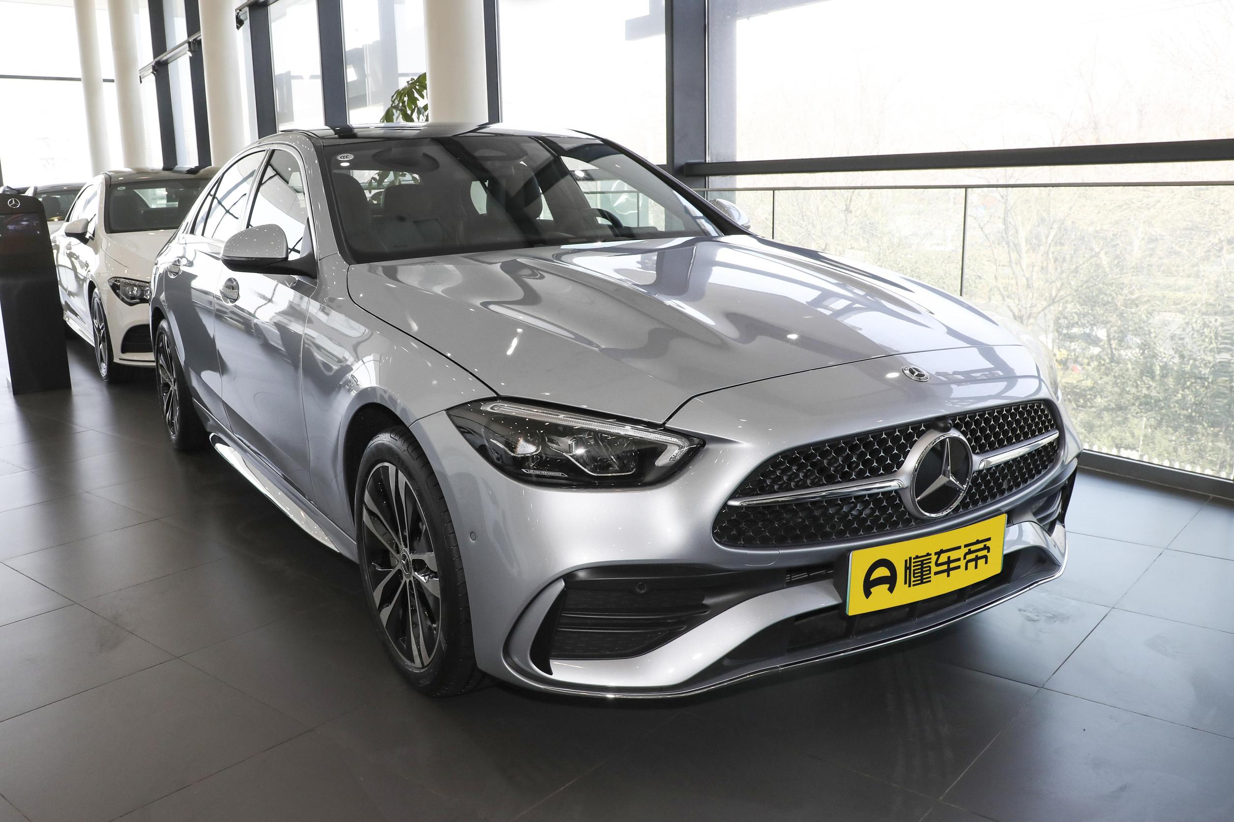 奔驰C级PHEV 2022款 C 350 eL图片_奔驰_2/171张图片_汽车外观图库_懂车帝