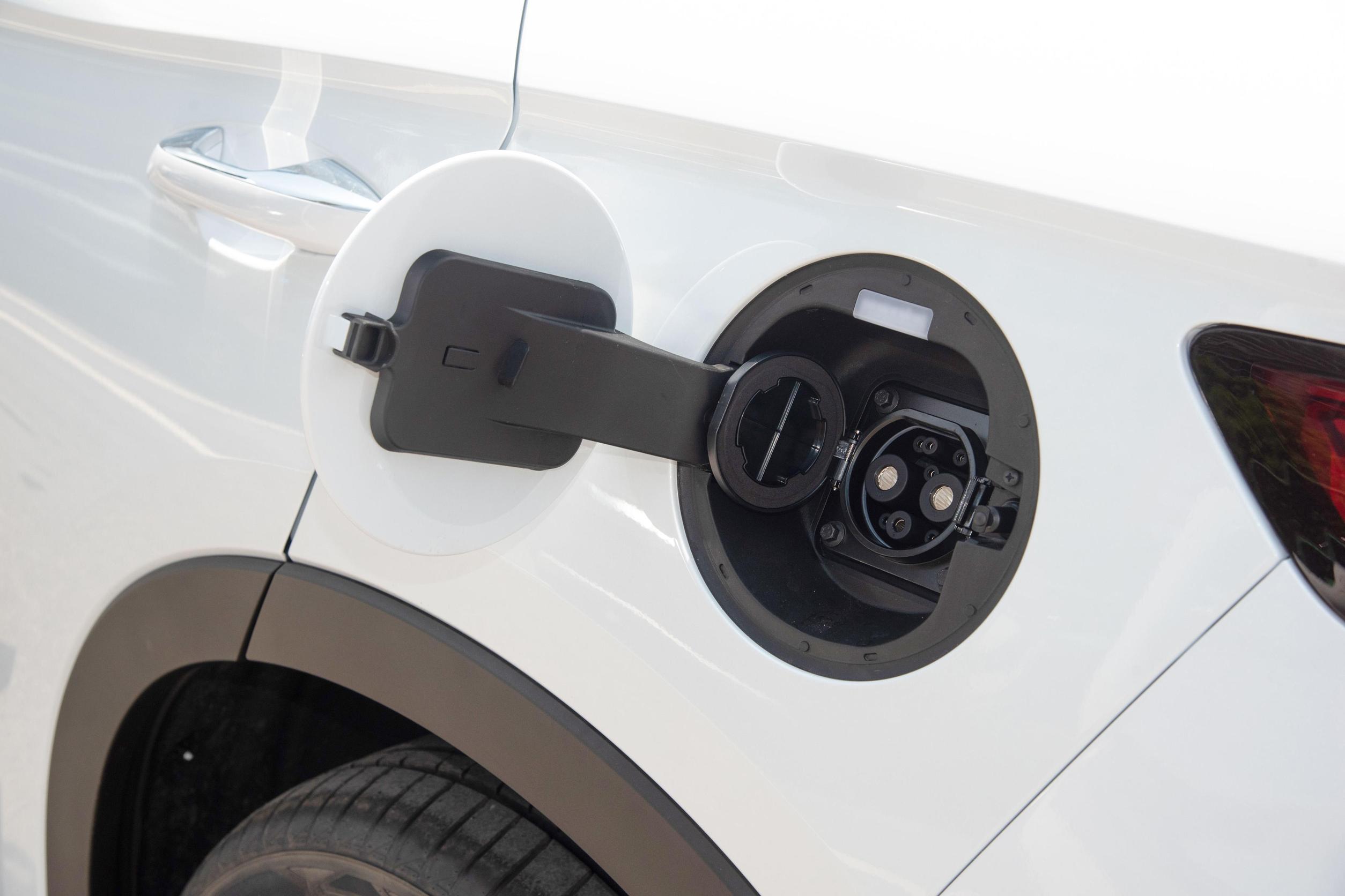 宋PLUS EV 2023款 冠军版 520KM尊贵型图片_比亚迪_1/71张图片_汽车外观图库_懂车帝