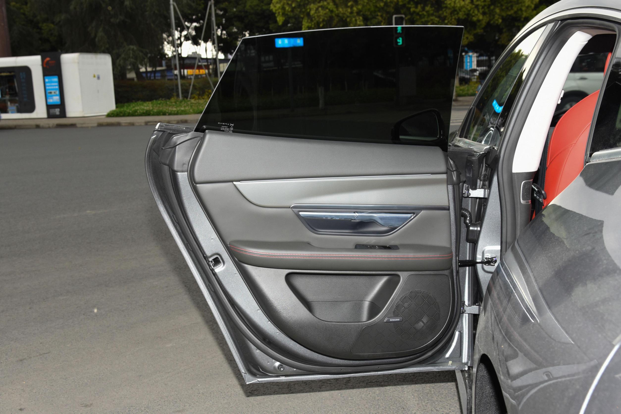 小鹏P7 2023款 P7i 702 Max图片_小鹏汽车_3/63张图片_汽车空间图库_懂车帝