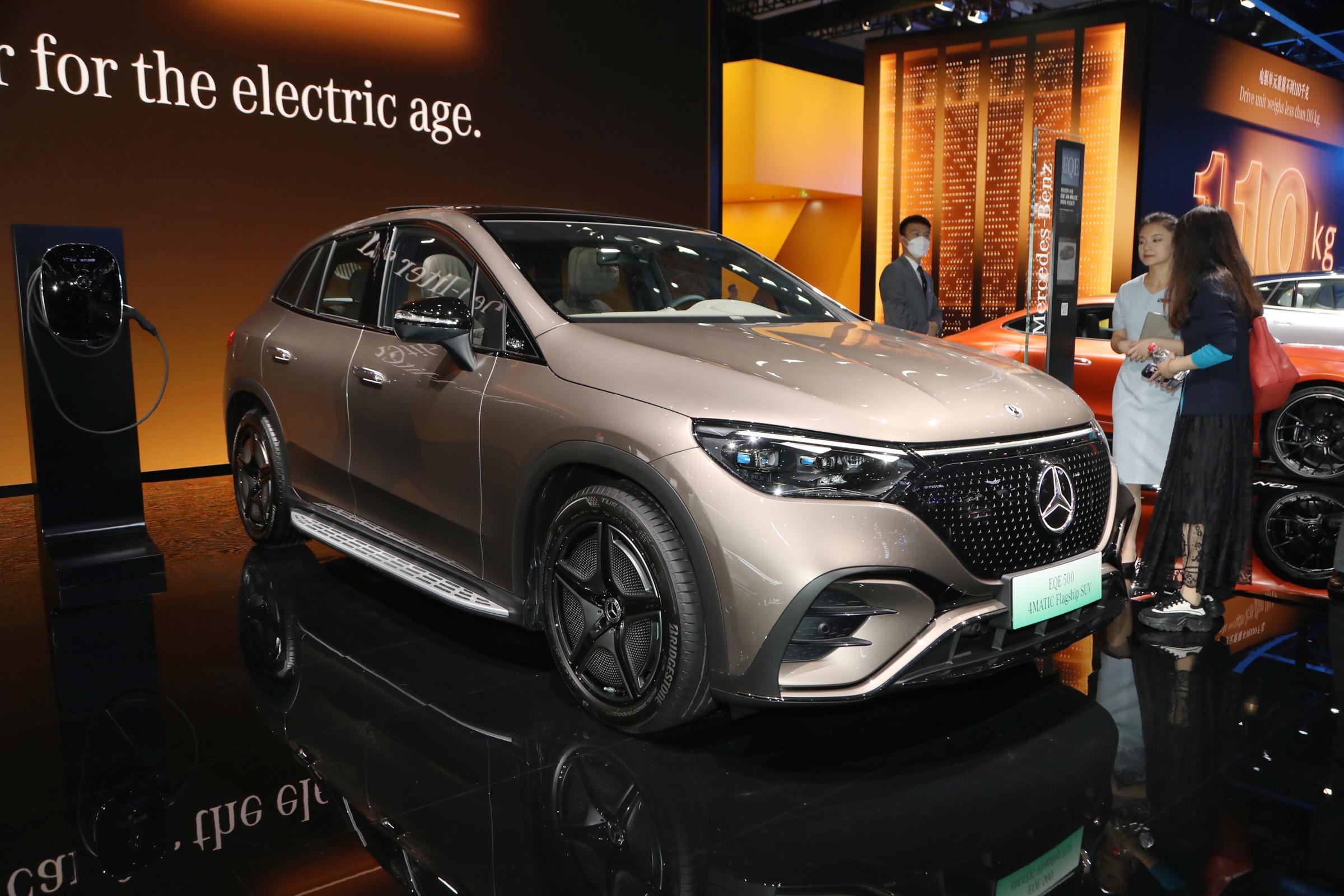 奔驰EQE SUV 2024款 EQE SUV 500 4MATIC 旗舰版图片_奔驰_21/82张图片_汽车车展图库_懂车帝