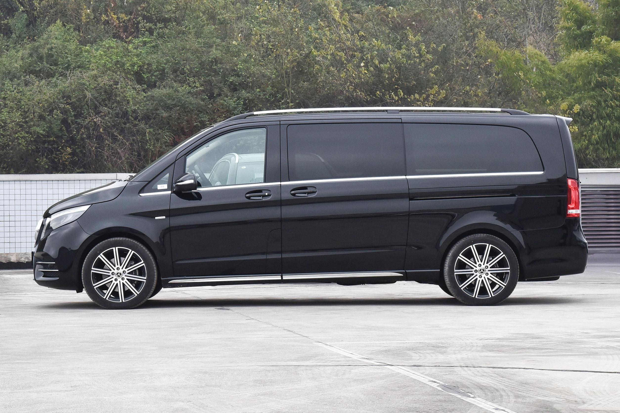 奔驰V级 2022款 V 260 L 长轴距豪华版图片_奔驰_1/53张图片_汽车外观图库_懂车帝