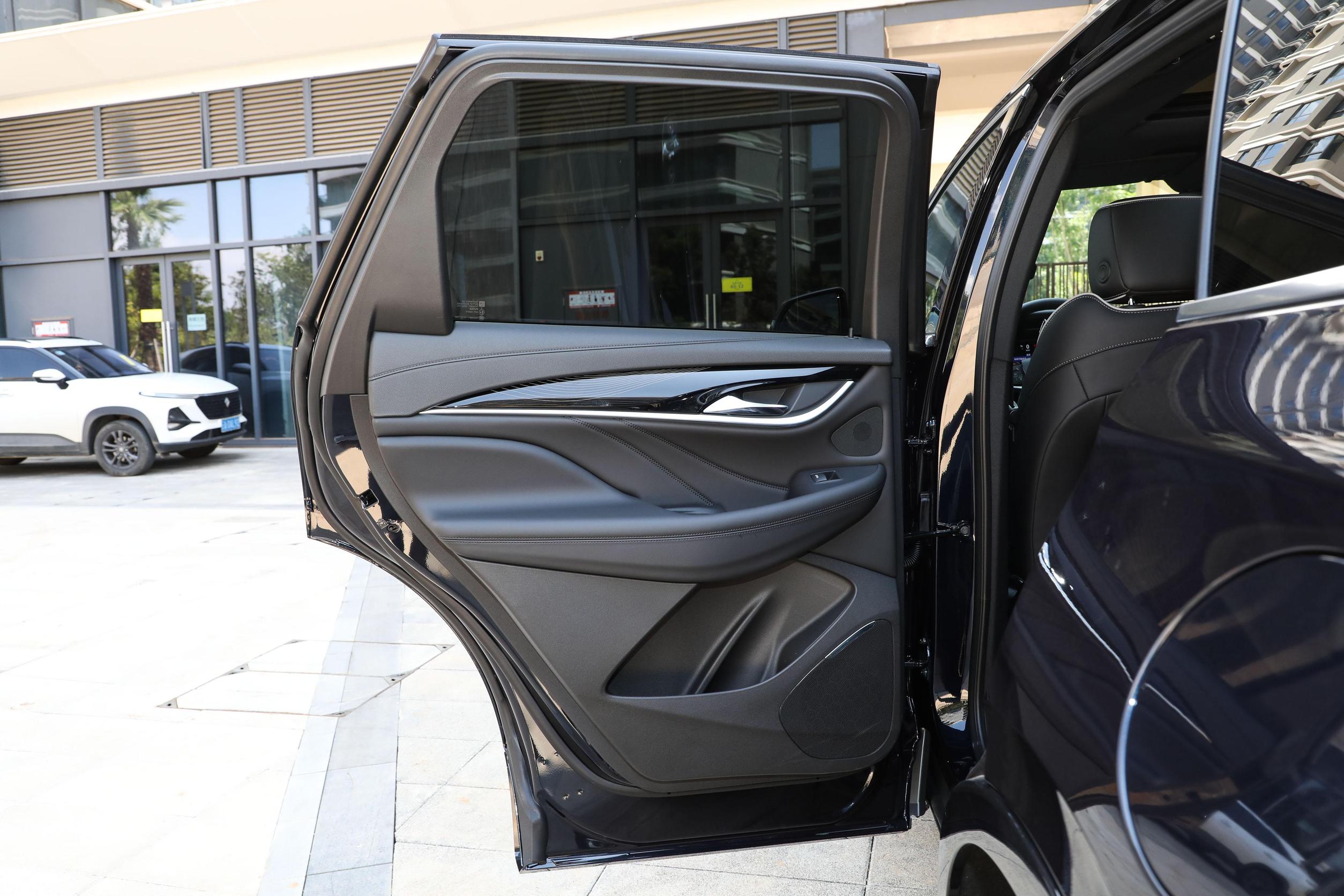 昂科旗 2022款 652T 四驱尊享旗舰型 六座图片_别克_12/79张图片_汽车空间图库_懂车帝