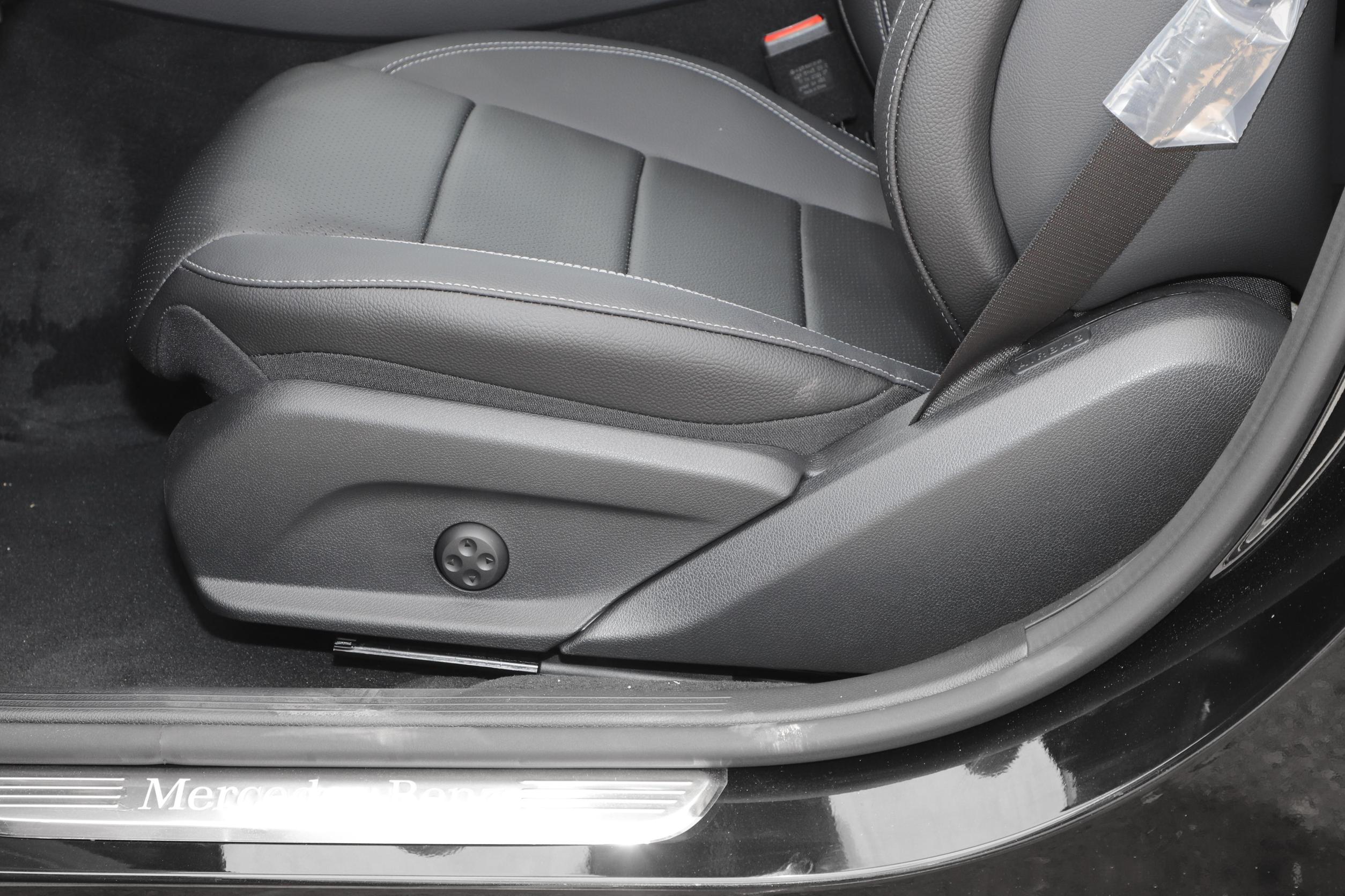 奔驰E级 2022款 三次改款 E 300 L 豪华型 运动轿车图片_奔驰_31/45张图片_汽车空间图库_懂车帝