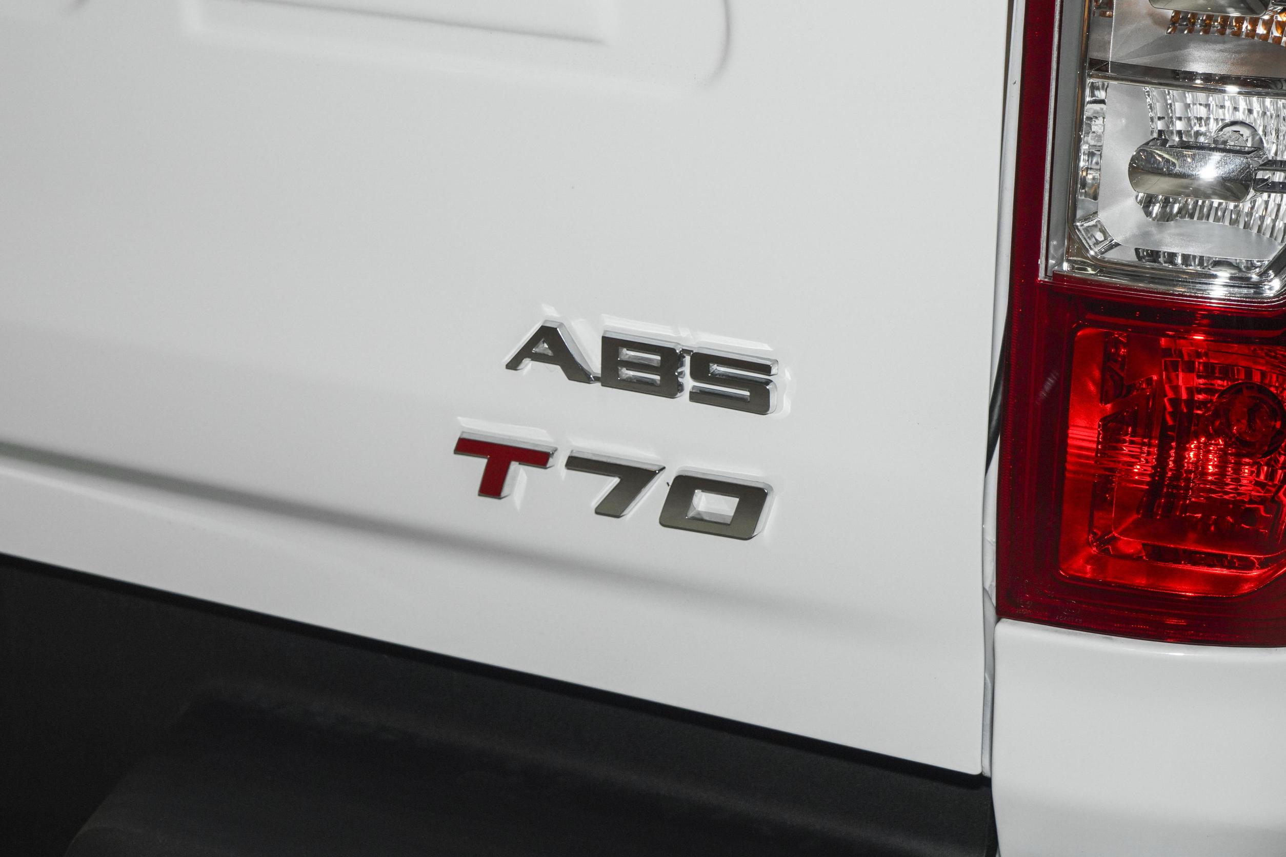 大通T70 2021款 改款2.0T柴油手动四驱进取版长箱高底盘图片_上汽大通MAXUS_32/60张图片_汽车外观图库_懂车帝