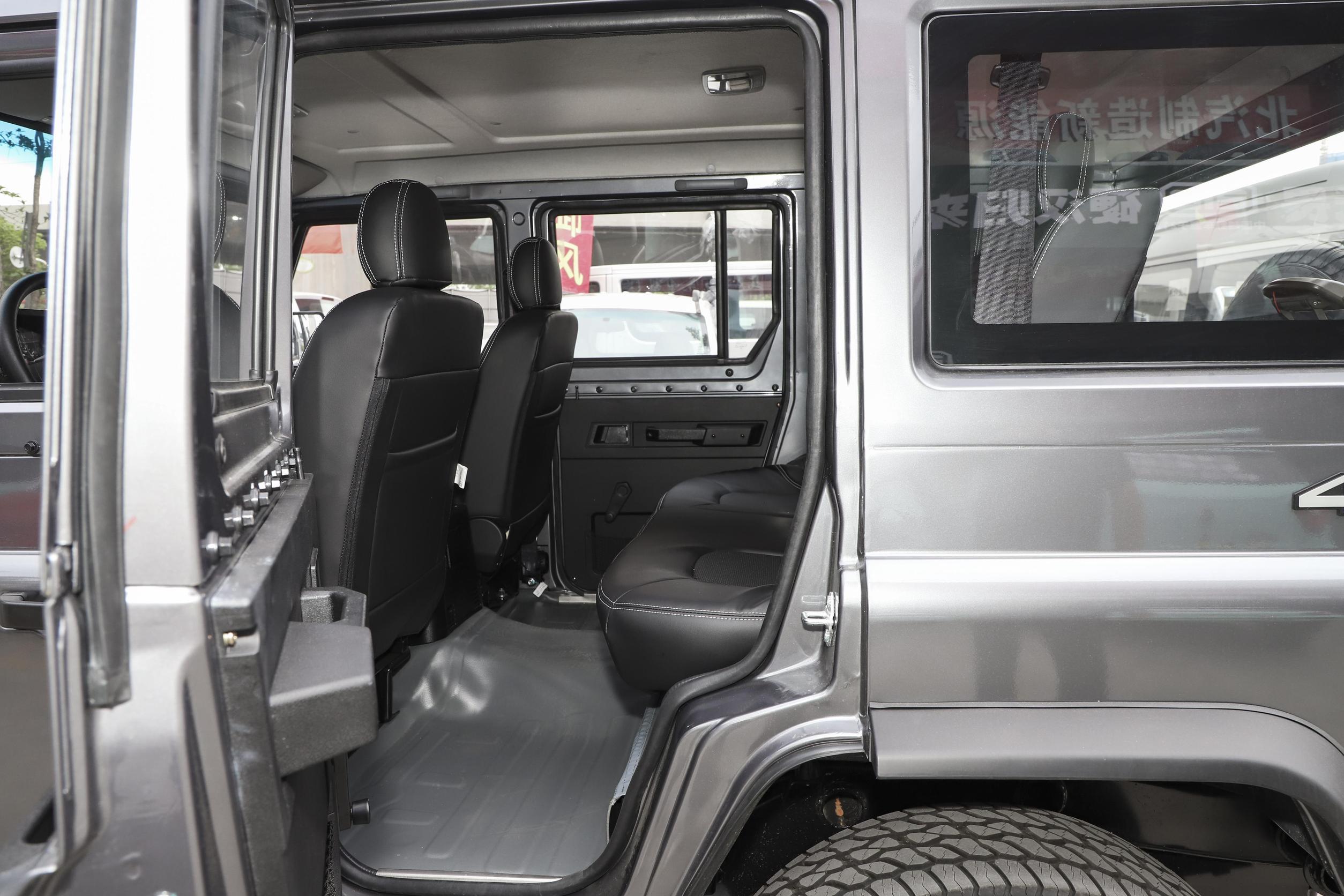 212 2023款 狙击手 2.4T 手动轻装款图片_北汽制造_125/199张图片_汽车空间图库_懂车帝