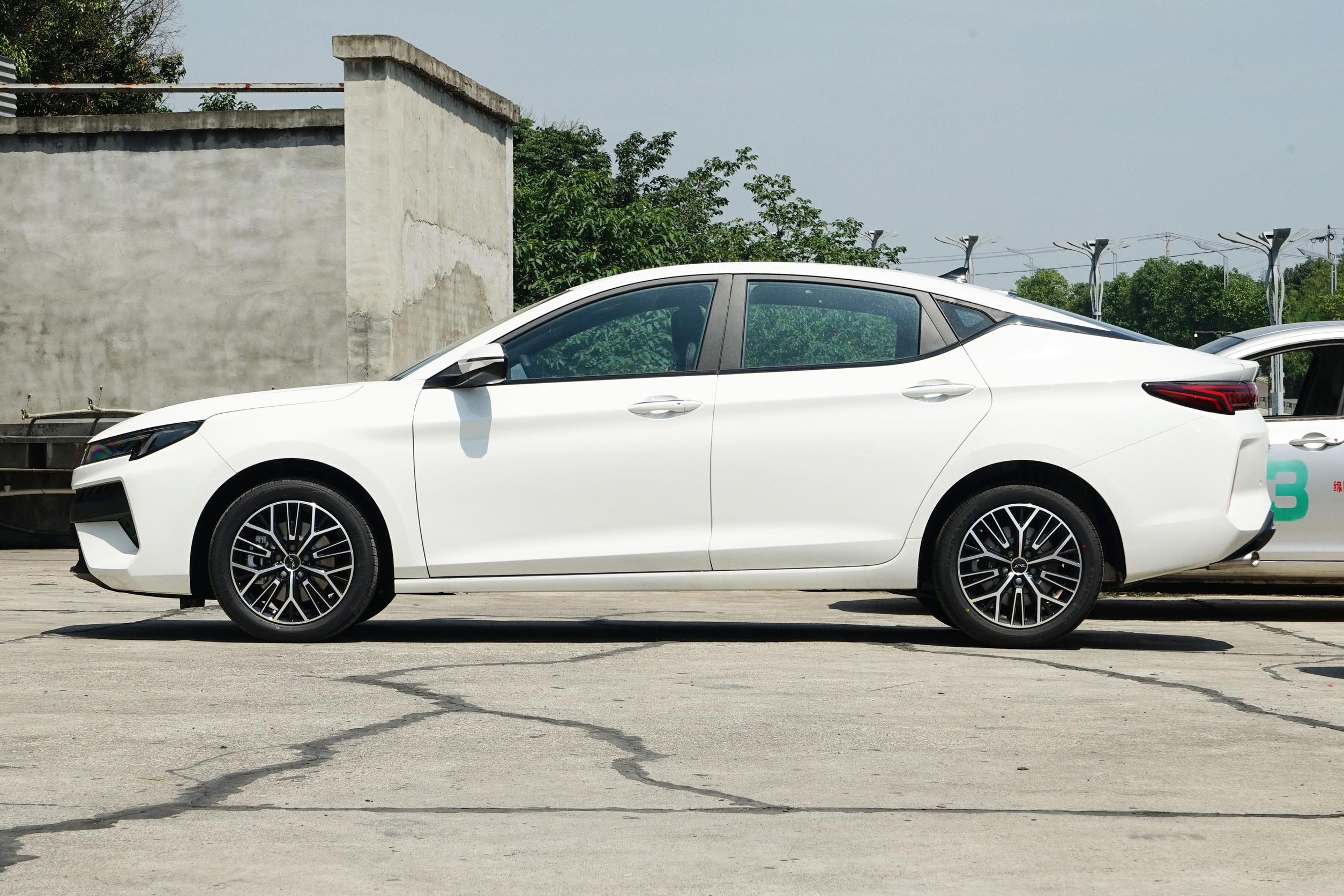 江淮A5 PLUS 2023款 1.5T CVT舒适版图片_江淮汽车_2/52张图片_汽车外观图库_懂车帝