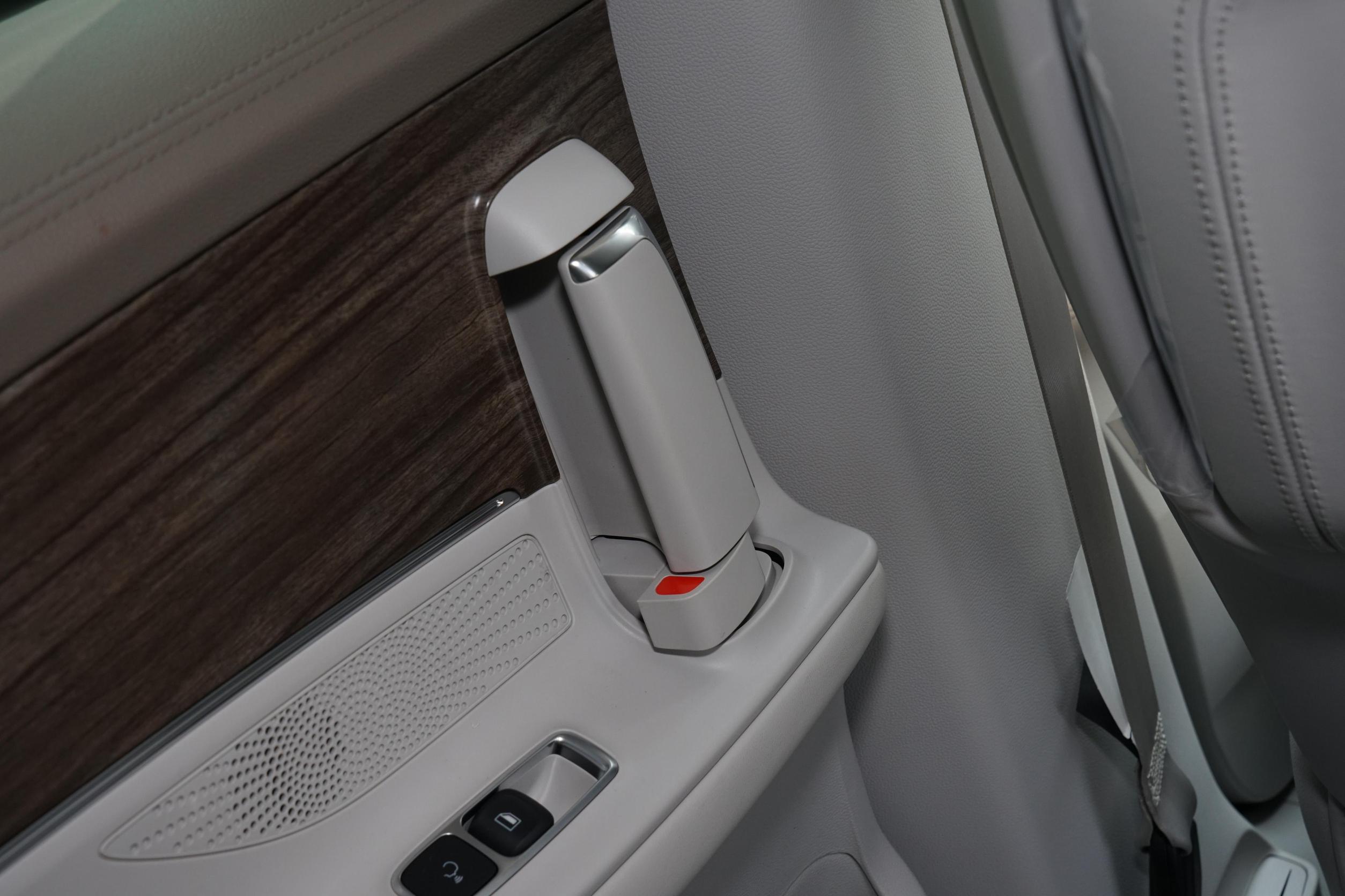 荣威iMAX8 2023款 400TGI 越享版图片_荣威_32/88张图片_汽车空间图库_懂车帝