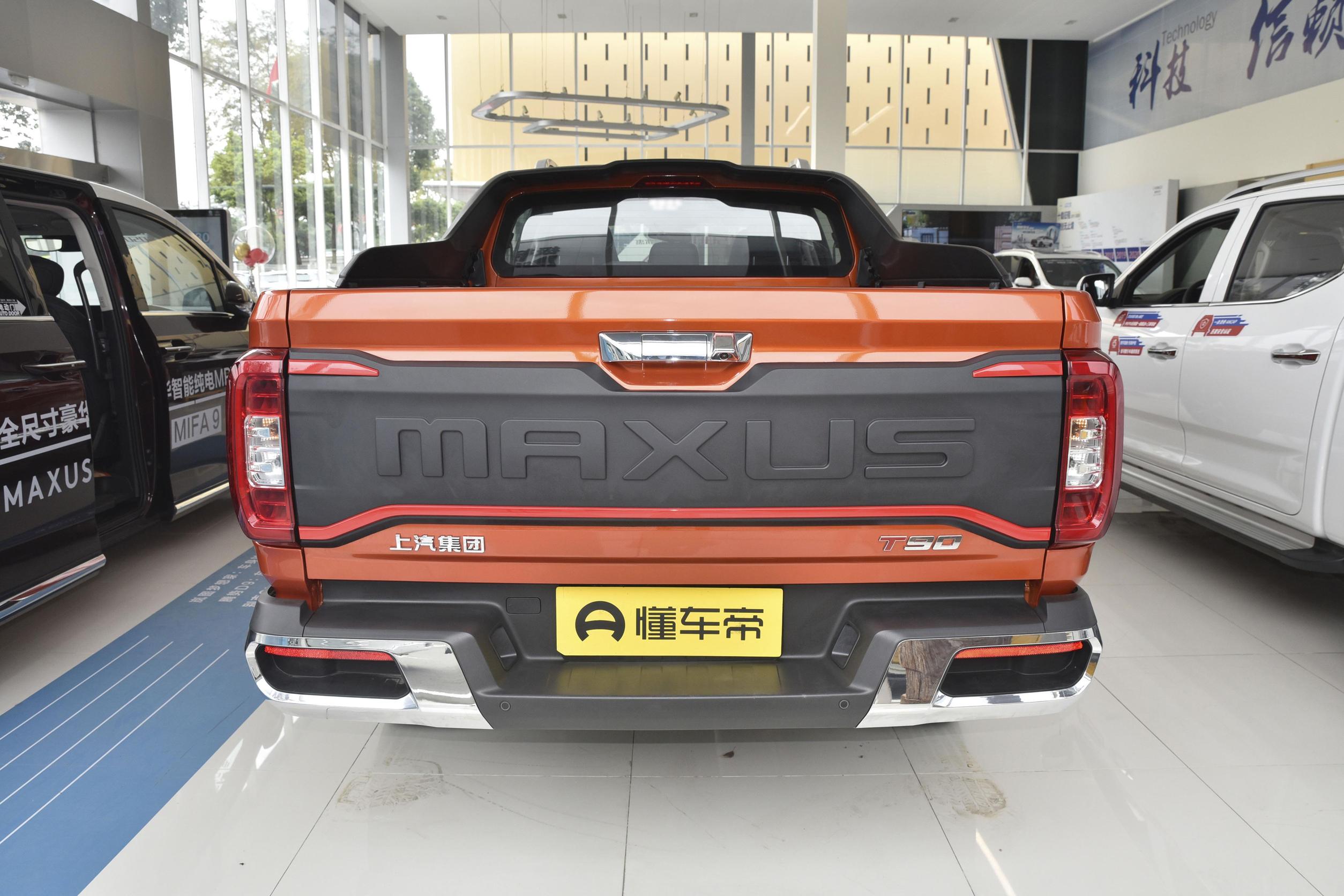 大通T90 2021款 2.0T 柴油双增压四驱长箱高底盘手动豪华版图片_上汽大通MAXUS_11/63张图片_汽车外观图库_懂车帝