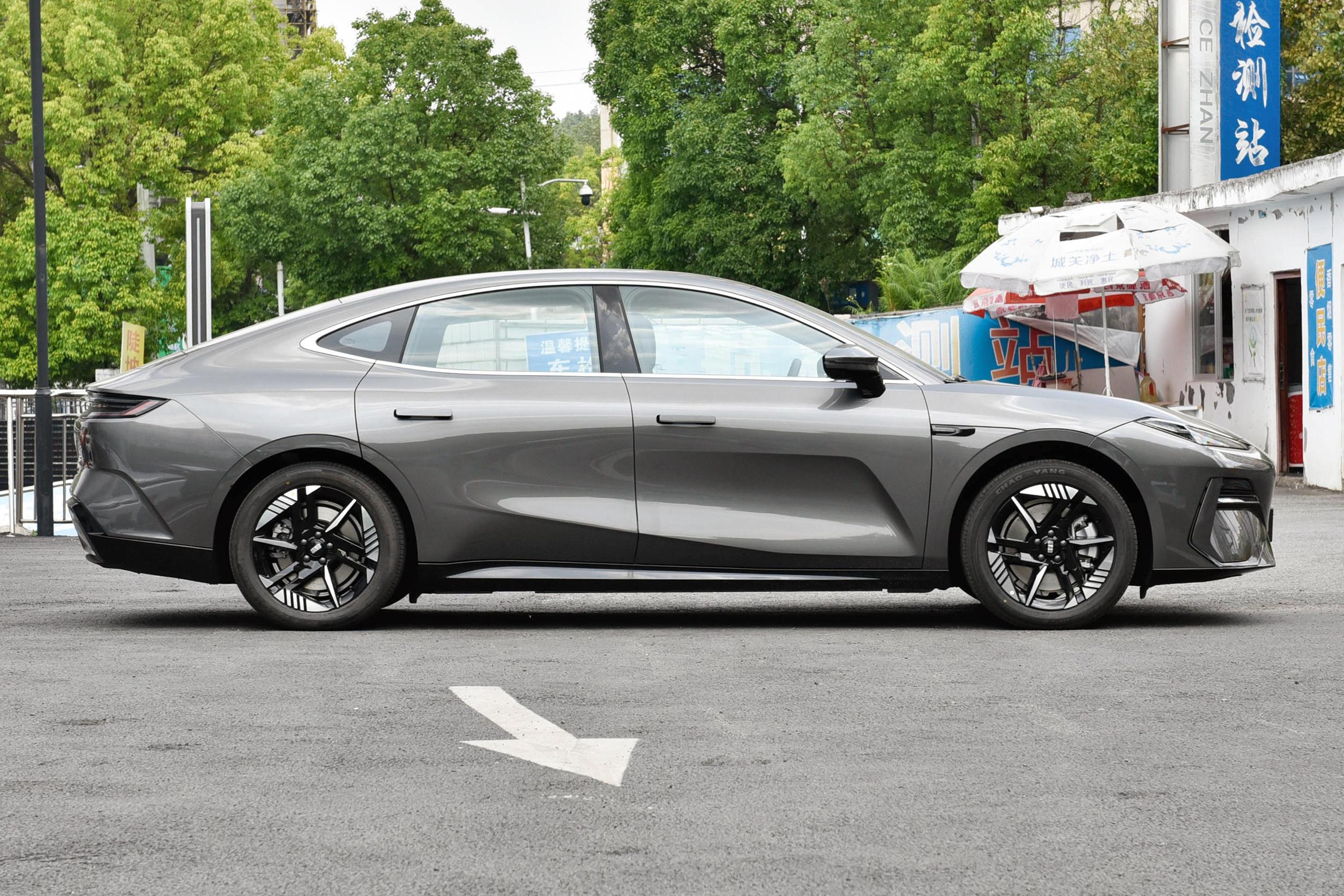 银河E8壁纸_银河E8_银河E8外观图片_1/1153张图片_银河E8/整车外观图片_懂车帝