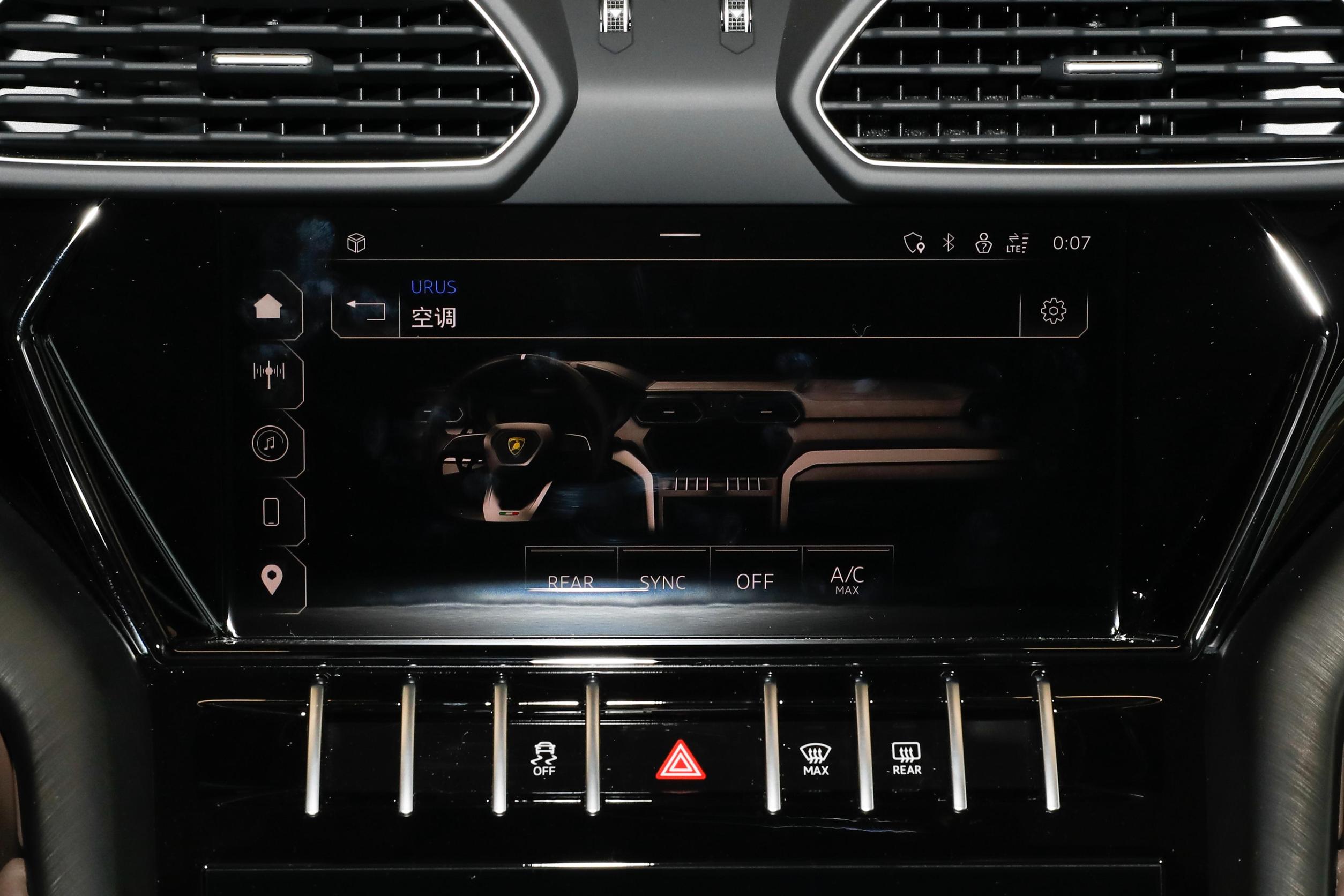 Urus 2023款 4.0T V8 S图片_兰博基尼_33/35张图片_汽车内饰图库_懂车帝