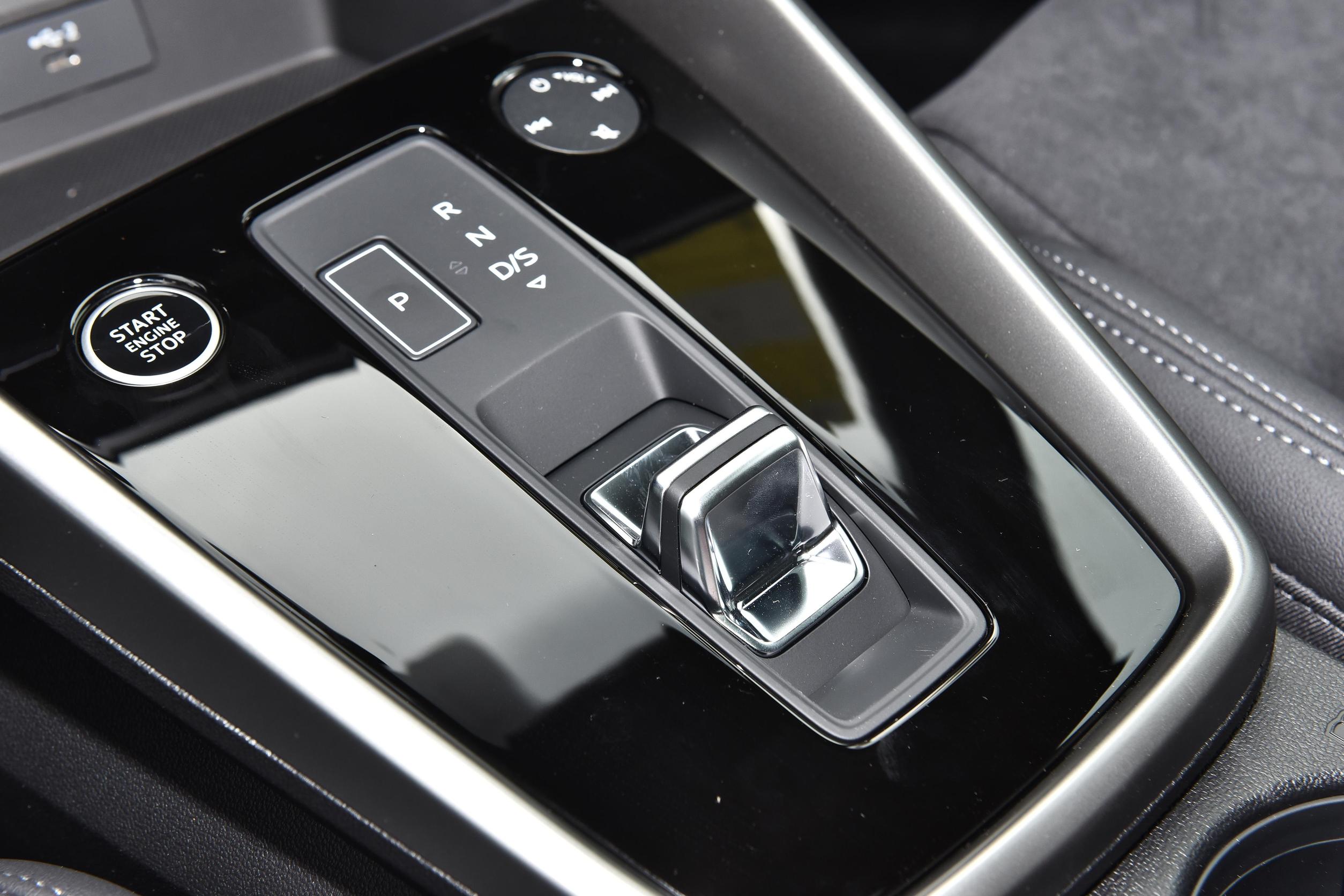 奥迪A3 2024款 A3L Limousine 35 TFSI 豪华运动型图片_奥迪_17/50张图片_汽车内饰图库_懂车帝