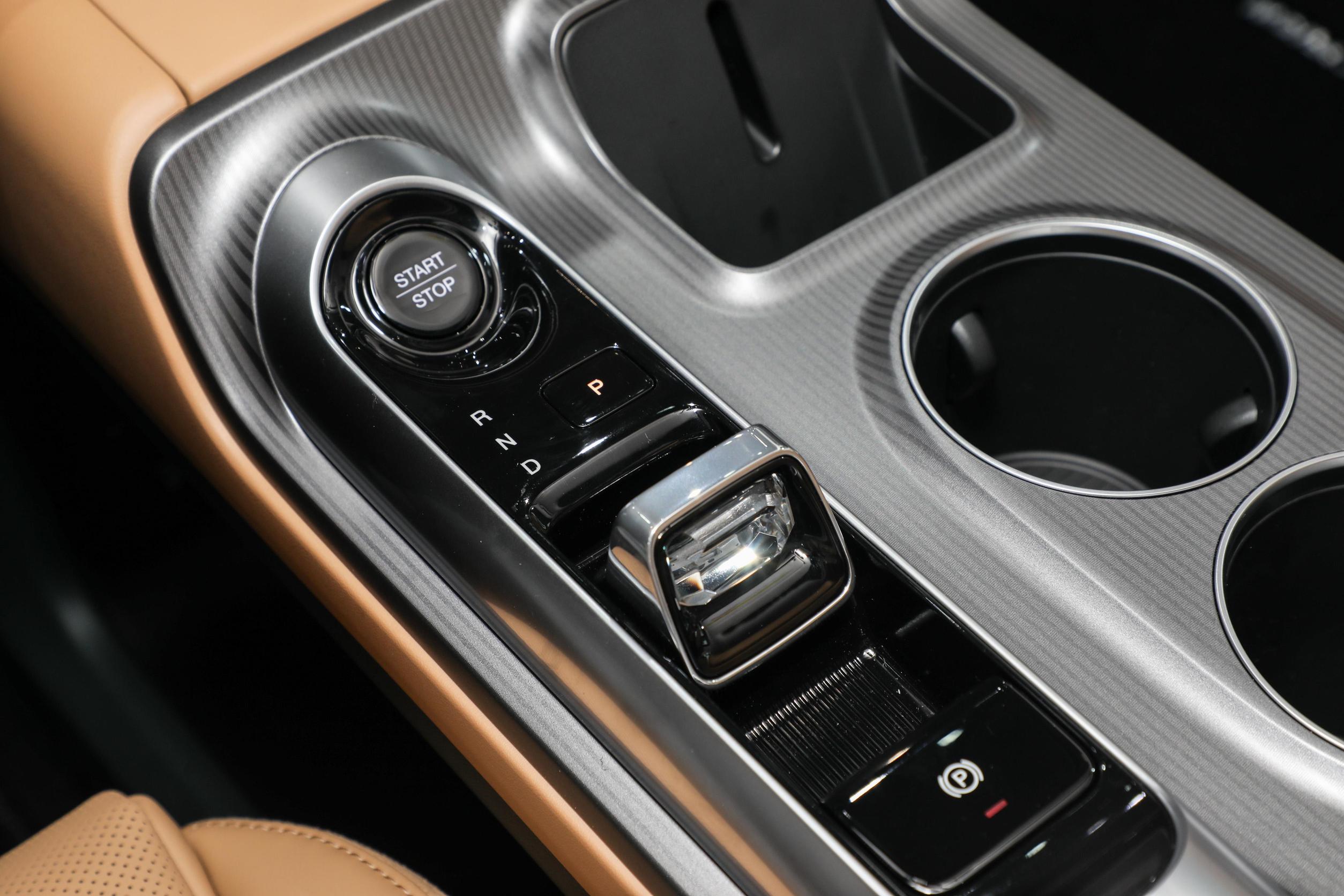 传祺E8 PHEV 2024款 2.0ATK 150km PRO版图片_广汽传祺_24/29张图片_汽车内饰图库_懂车帝