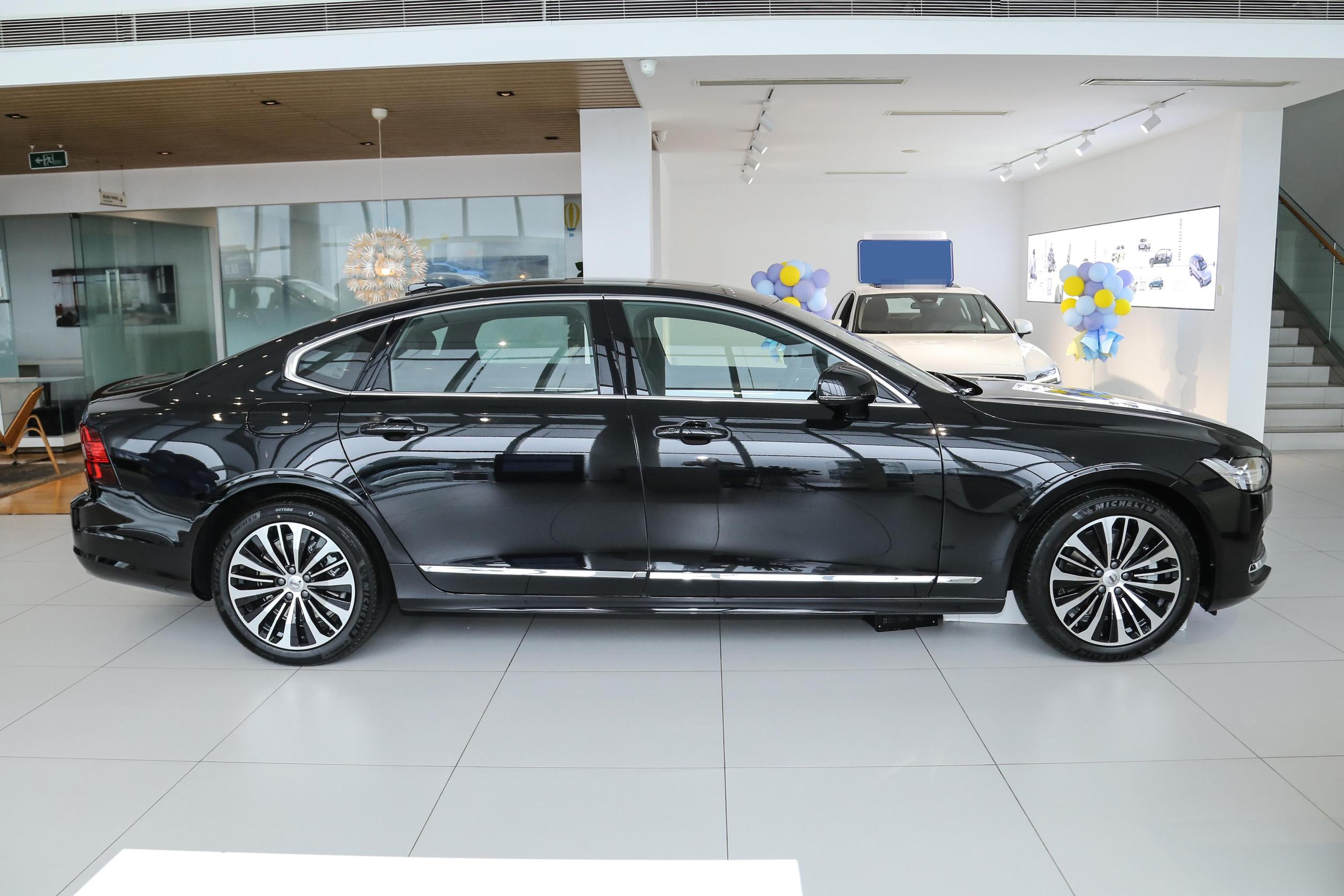 沃尔沃S90壁纸_沃尔沃S90_沃尔沃S90外观图片_7/2841张图片_沃尔沃S90玛瑙黑/整车外观图片_懂车帝