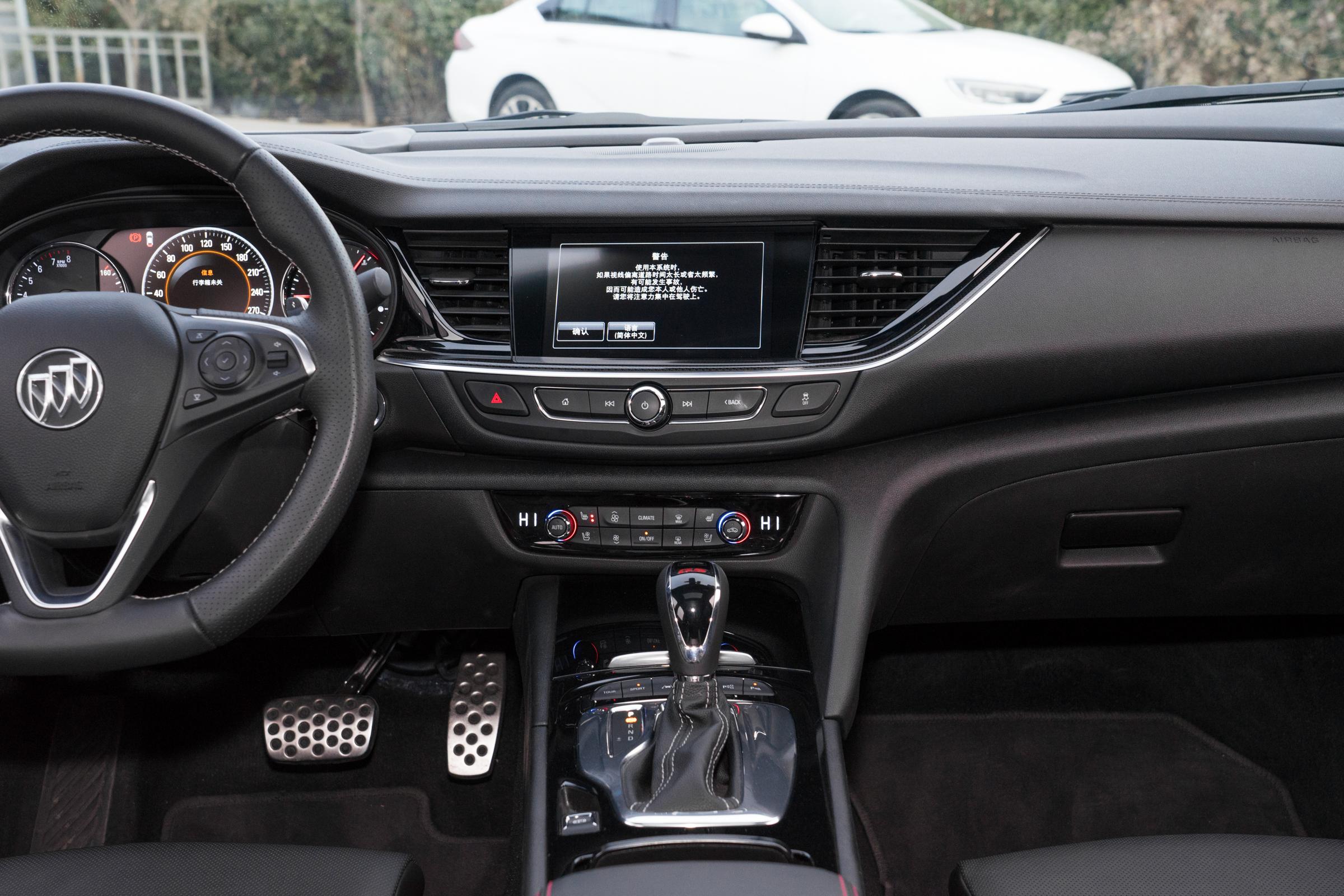 君威 2017款 GS 28T 尊贵型图片_别克_3/27张图片_汽车内饰图库_懂车帝