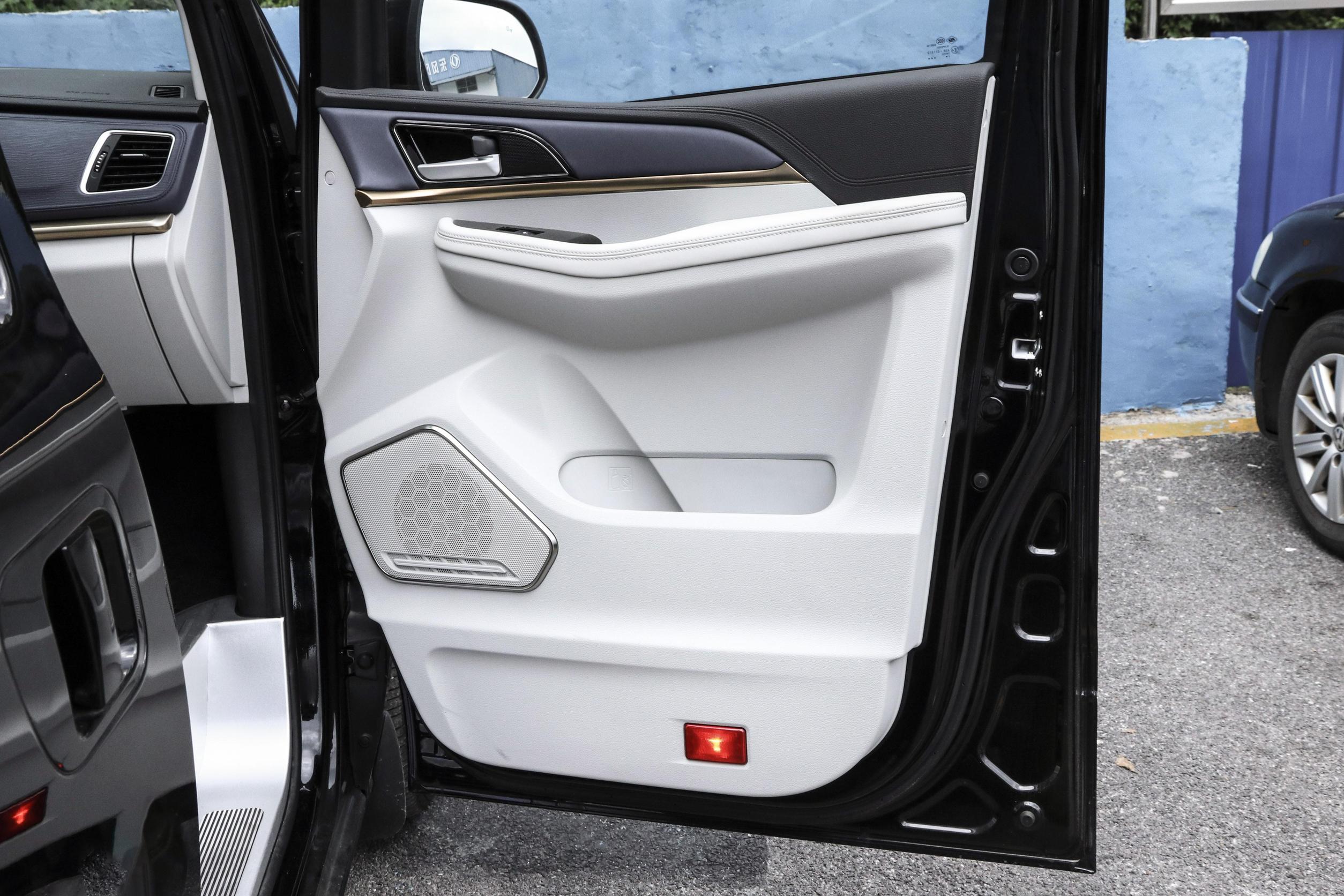 风行M7 2022款 领爵款 2.0T 自动至尊版图片_东风风行_46/71张图片_汽车空间图库_懂车帝