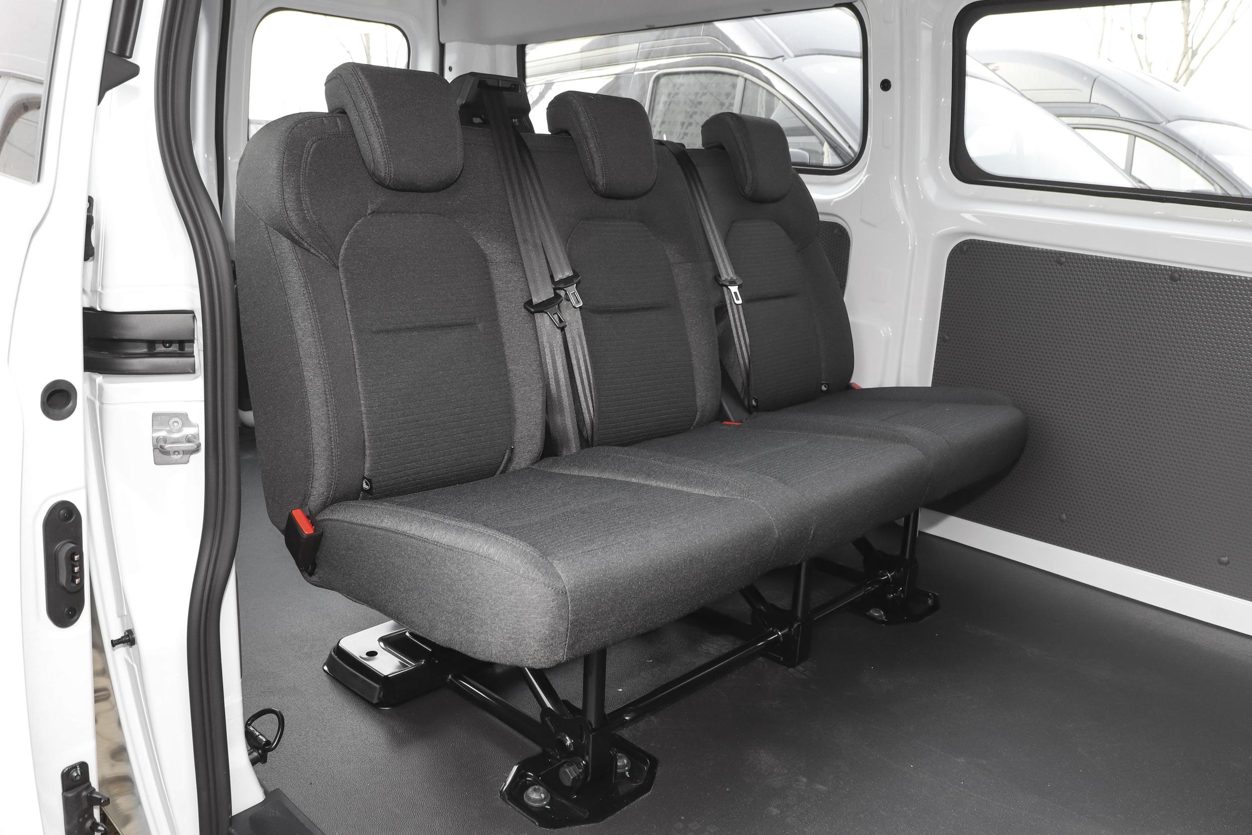 全顺 2023款 V362 2.0T柴油自动多功能商用车中轴中顶5/6座国VI图片_福特_8/48张图片_汽车空间图库_懂车帝