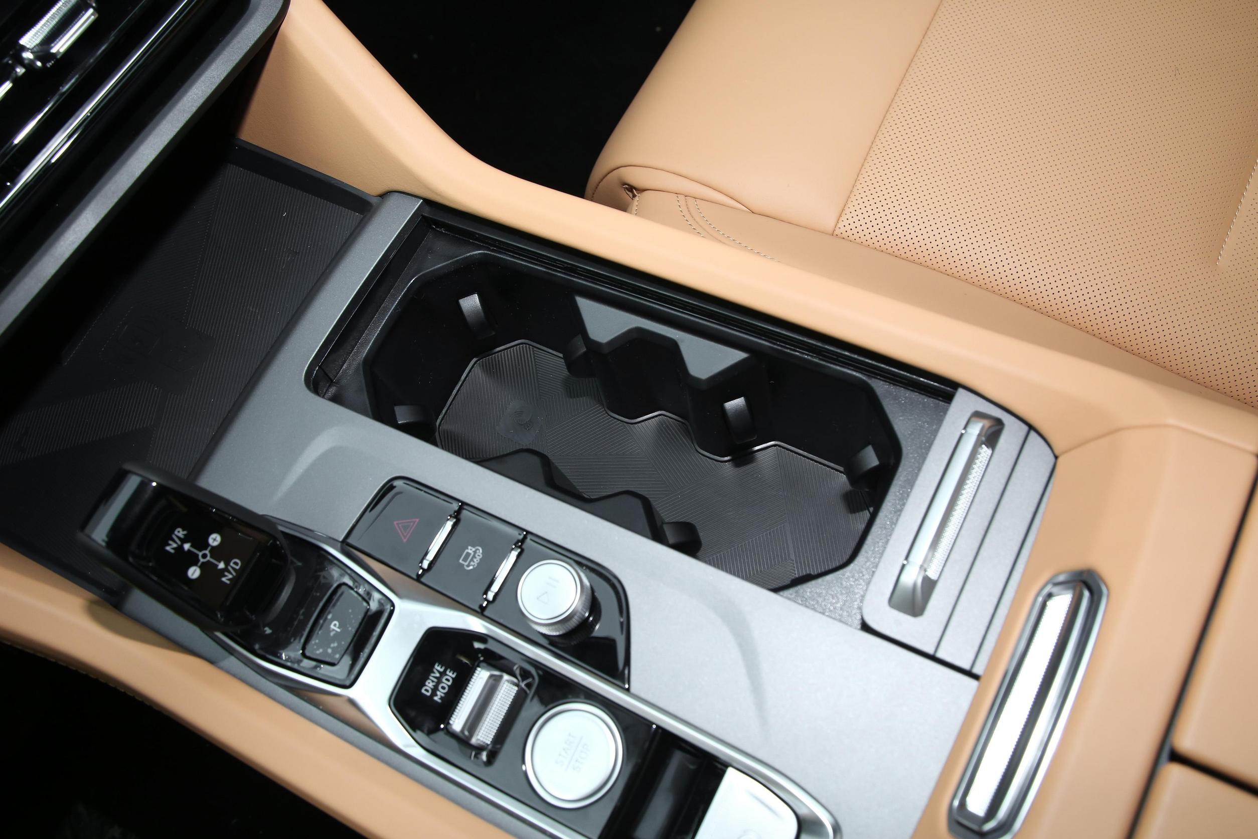 领克09 EM-P 2024款 2.0TD 六座HALO图片_领克_22/64张图片_汽车空间图库_懂车帝