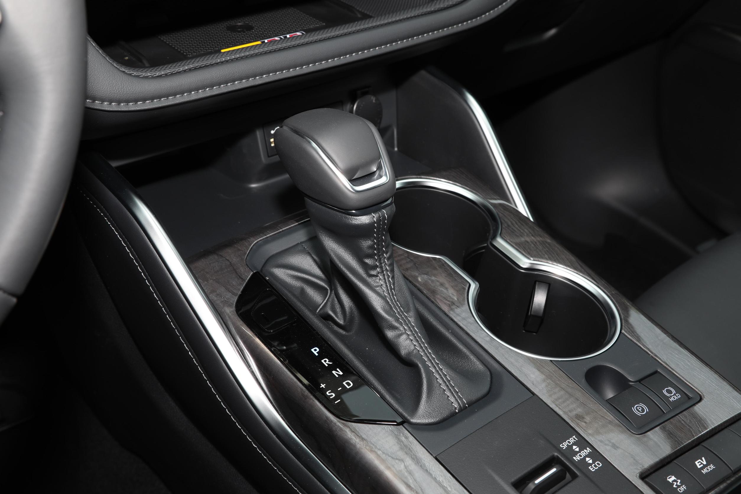 皇冠陆放 2024款 智能电混双擎 2.5L E-CVT两驱豪华版图片_丰田_22/34张图片_汽车内饰图库_懂车帝