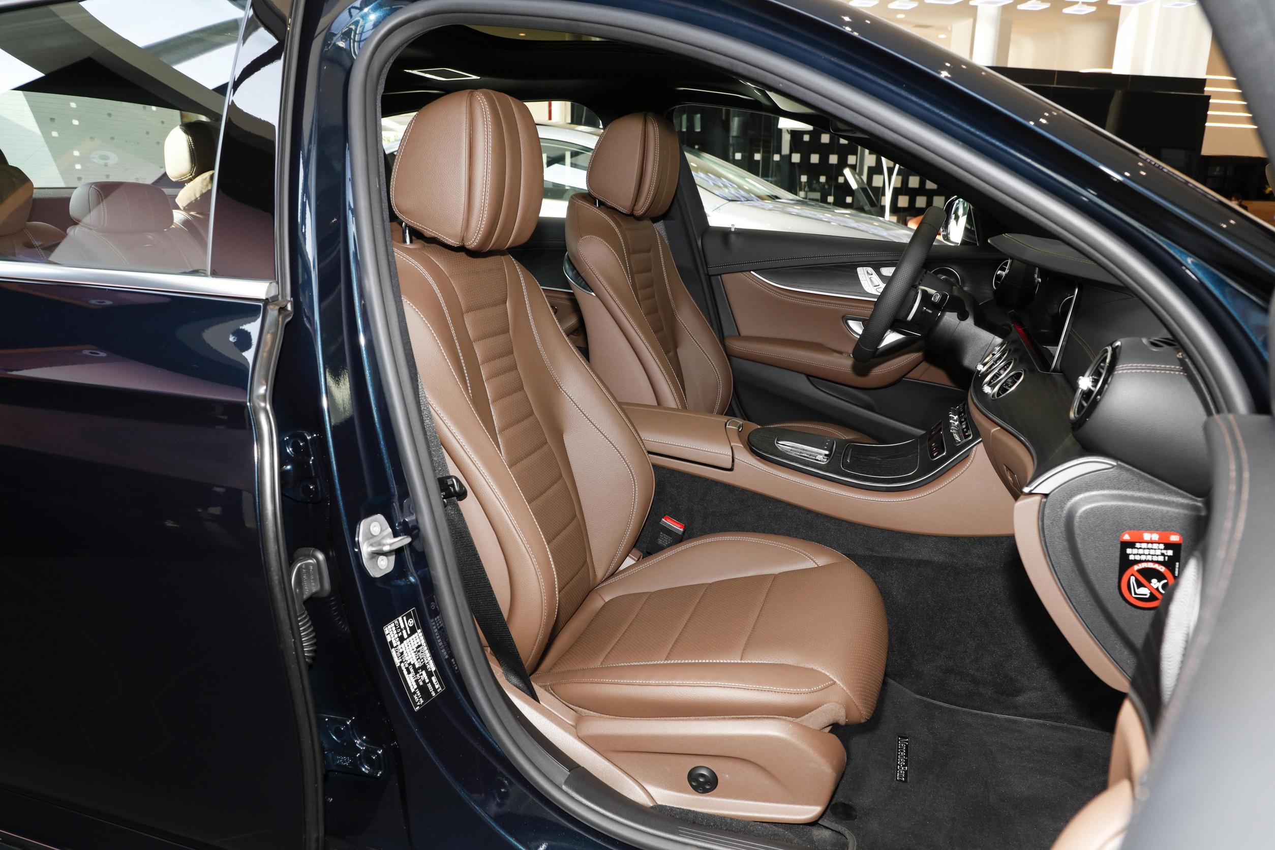 奔驰E级PHEV 2023款 E 350 e L 运动轿车图片_奔驰_62/116张图片_汽车空间图库_懂车帝