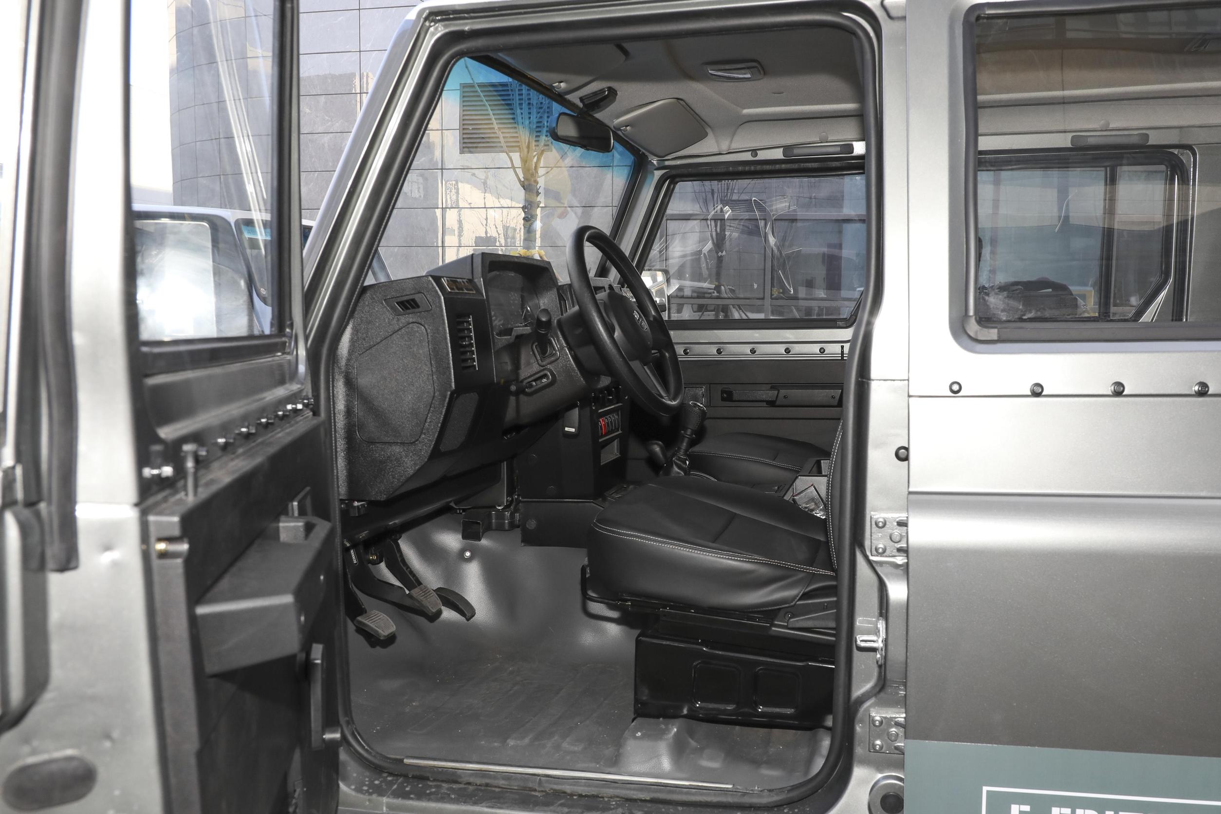 BJ 212 2023款 狙击手 2.4T 手动轻装款图片_北汽制造_21/191张图片_汽车空间图库_懂车帝