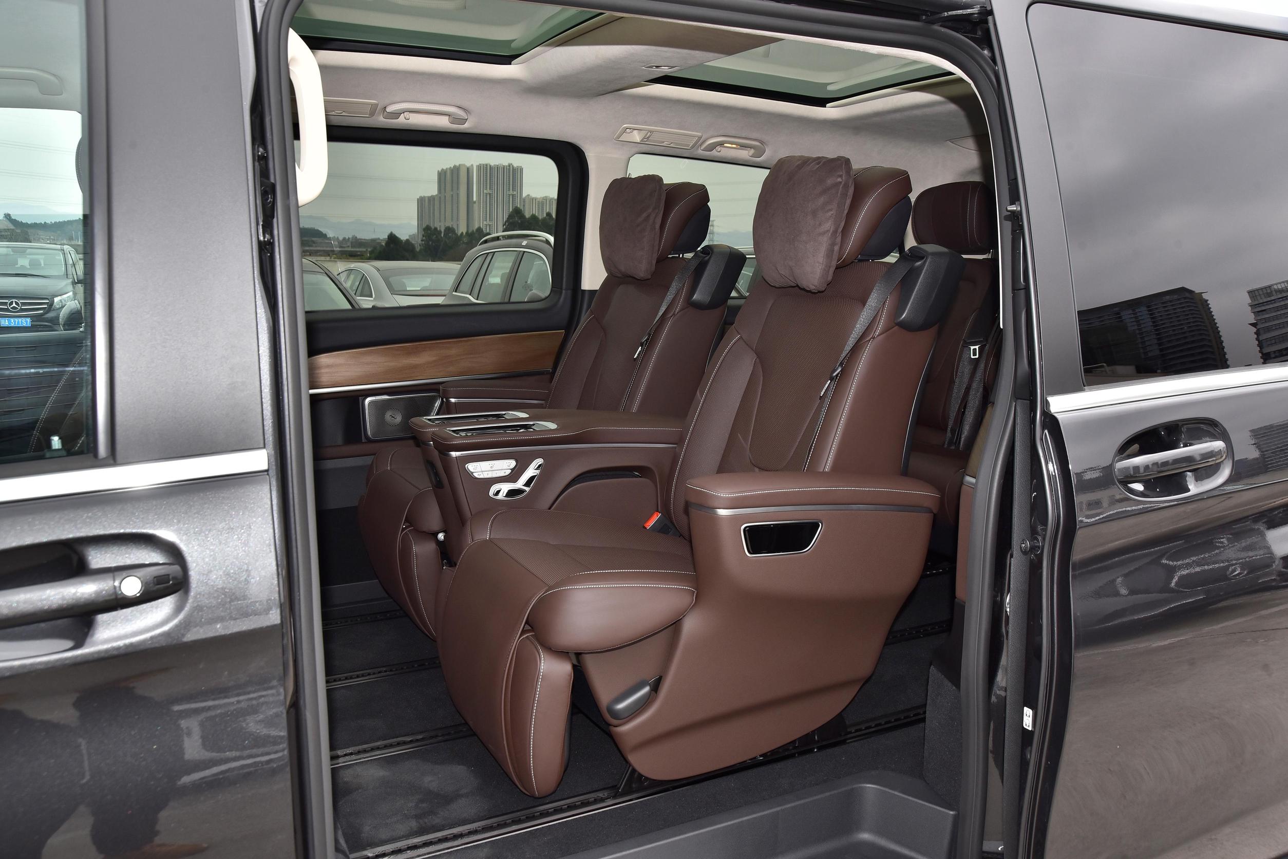 奔驰V级 2022款 V 260 L 长轴距豪华版图片_奔驰_5/119张图片_汽车空间图库_懂车帝