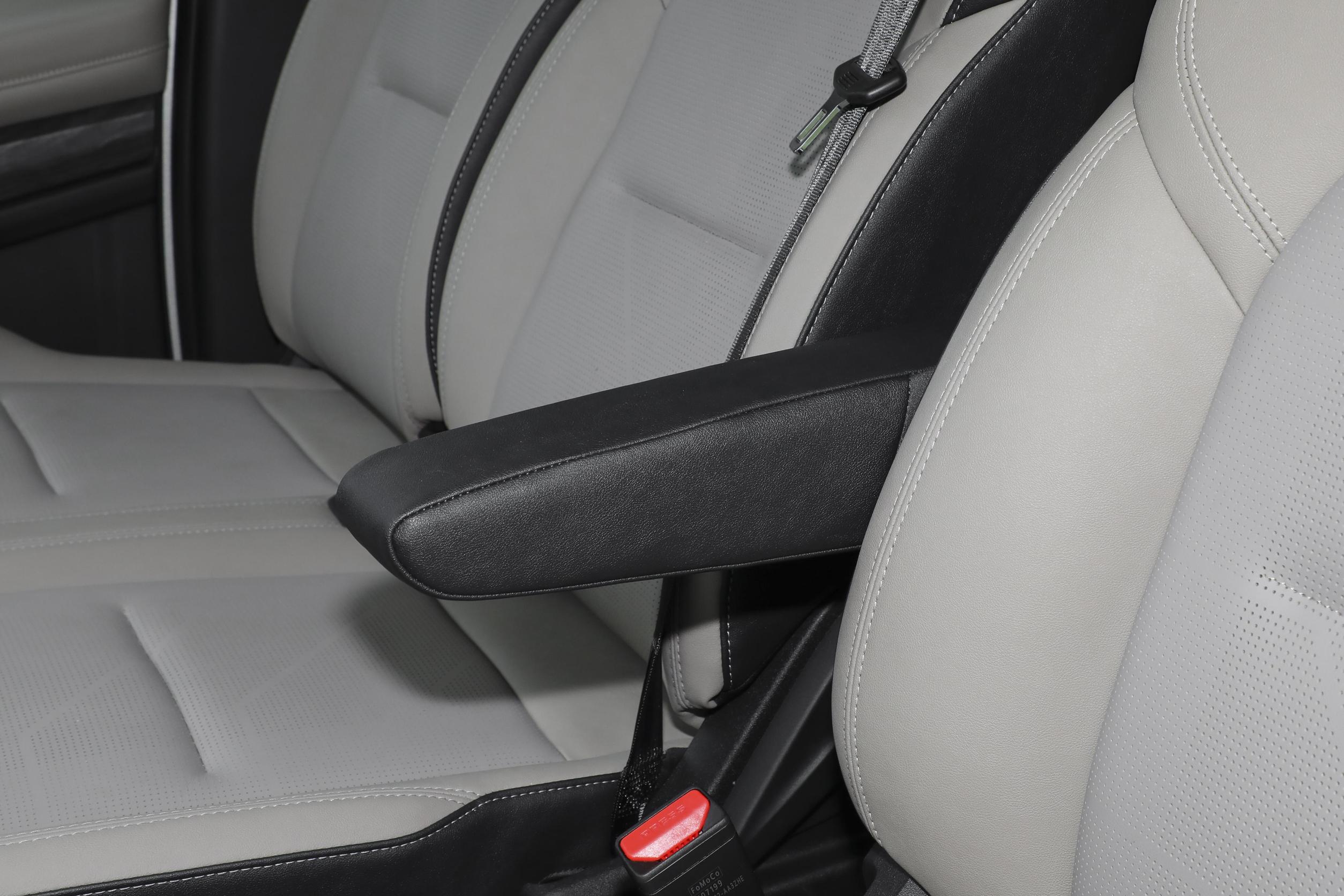 全顺 2024款 V363 2.3T柴油自动长轴中顶15座图片_福特_21/57张图片_汽车空间图库_懂车帝