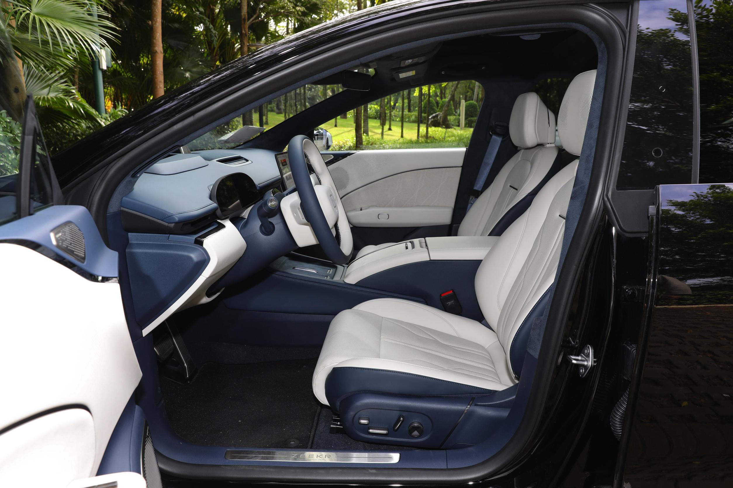 ZEEKR 007 2024款 四驱智驾版 100kWh图片_极氪_121/148张图片_汽车空间图库_懂车帝