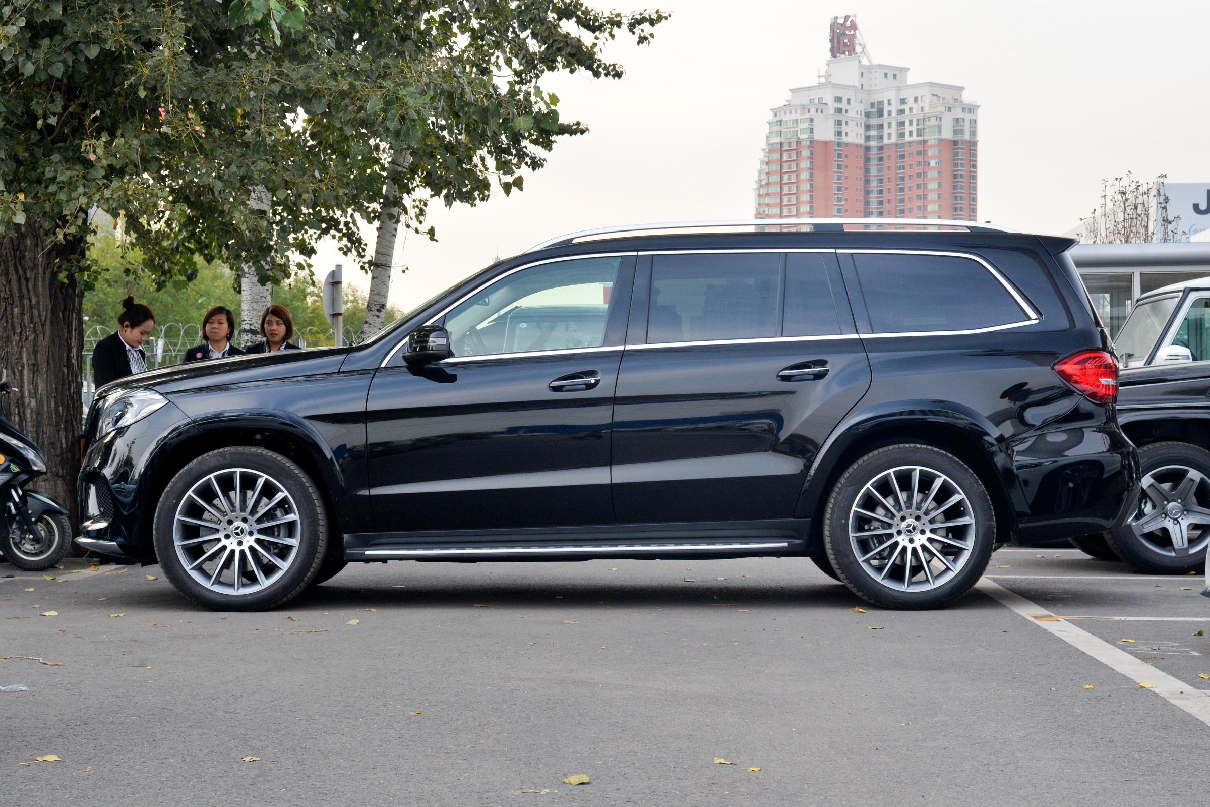 奔驰GLS 2018款 GLS 500 4MATIC图片_奔驰_1/60张图片_汽车外观图库_懂车帝