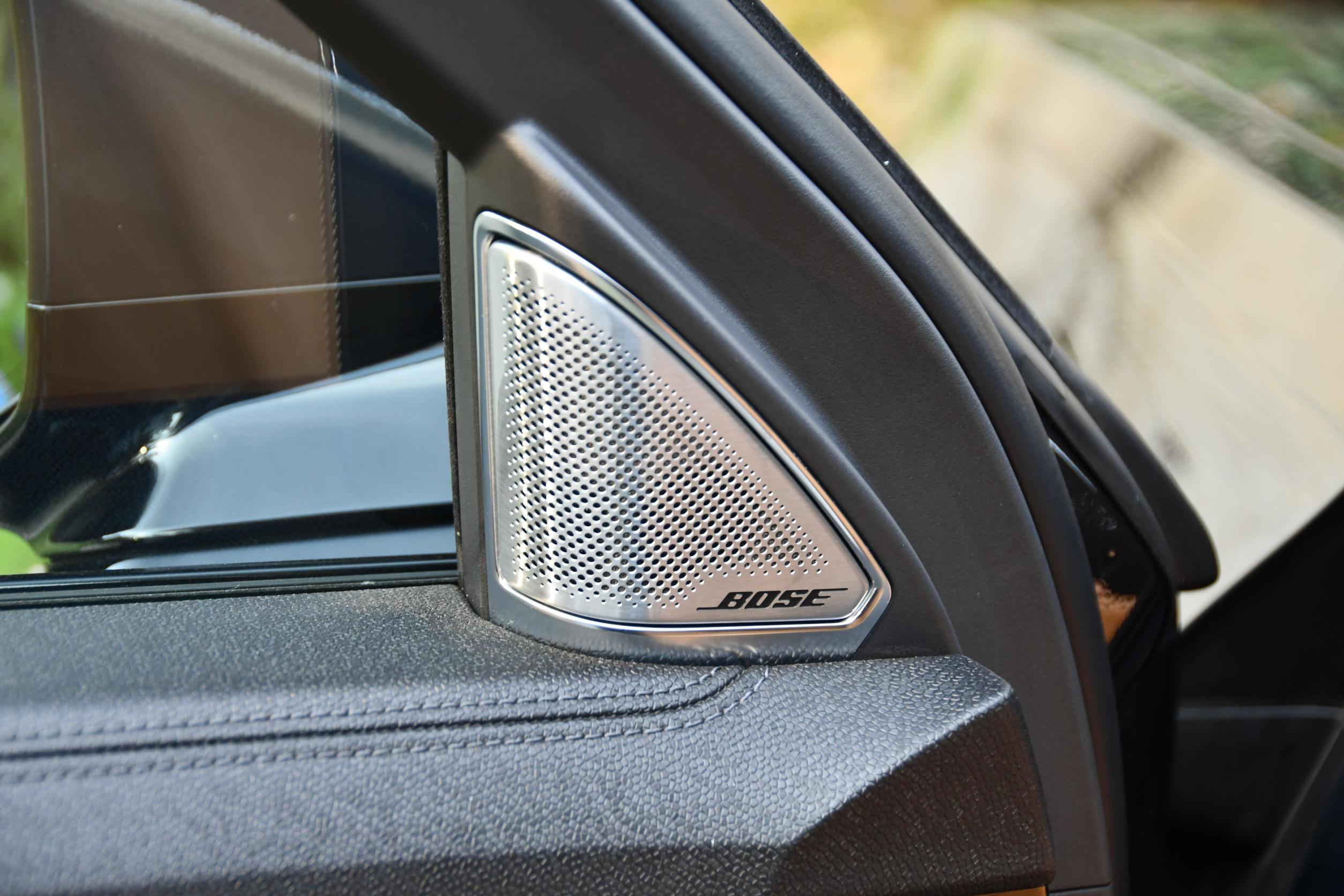 领克09 EM-P 2023款 2.0TD EM-P 亚运行政版 五座图片_领克_33/54张图片_汽车空间图库_懂车帝